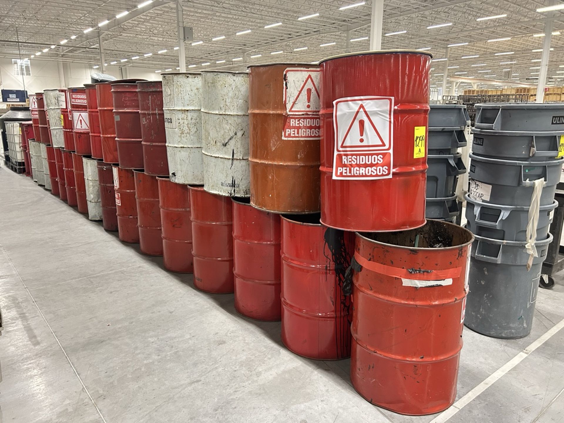 { Group of lots: 1299, 1299A } Lot of approx. 53 200-liter metal drums ...
