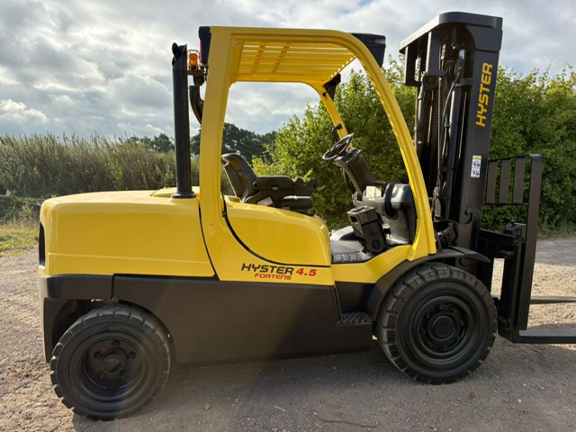 Hyster 4.5 Tonne Diesel Forklift, 4.9m Full Free Lift, Side Shift, Only ...