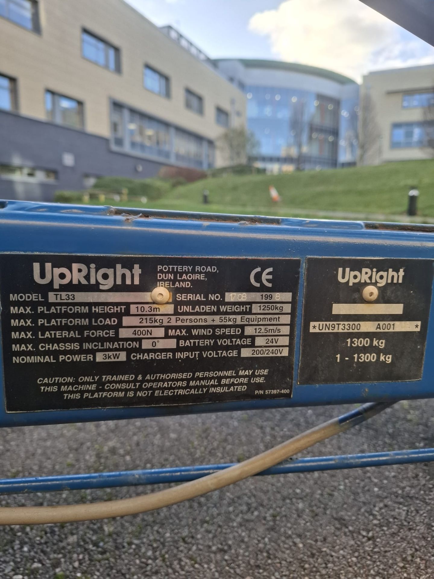 Upright TL33 Trailer Mounted Articulated Boom Lift Cherry Picker allow ...