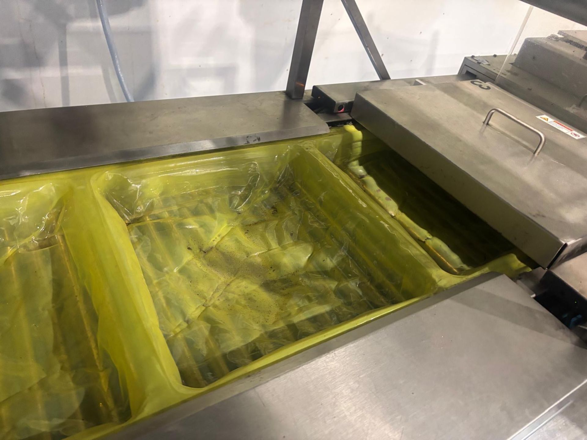 Multivac R530 with vibration on discharge for loose product,Stainless ...