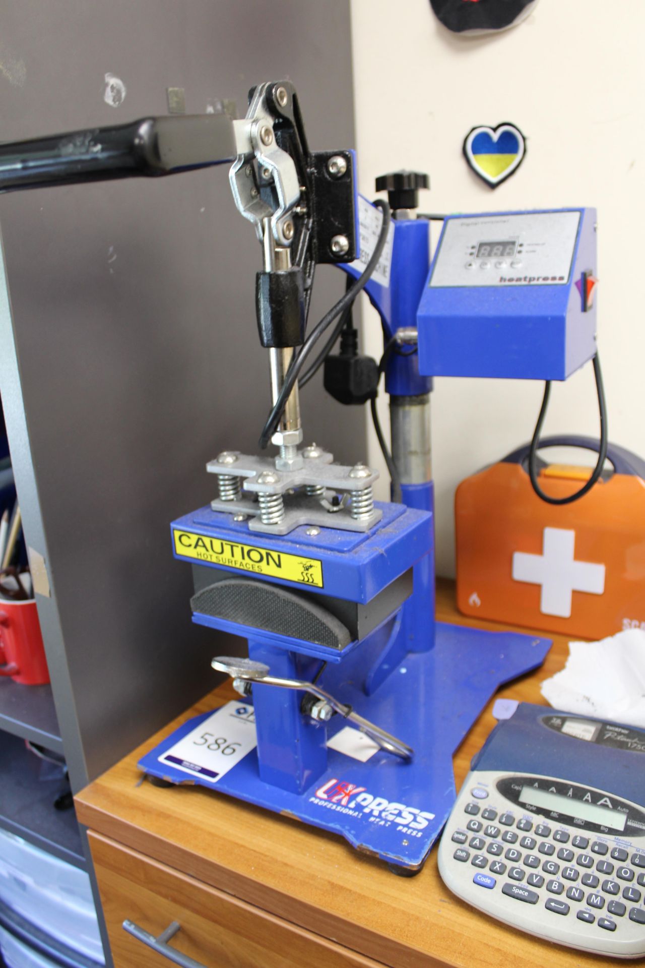 UK Press Professional Heated Benchtop Cap Press With Digital Control ...