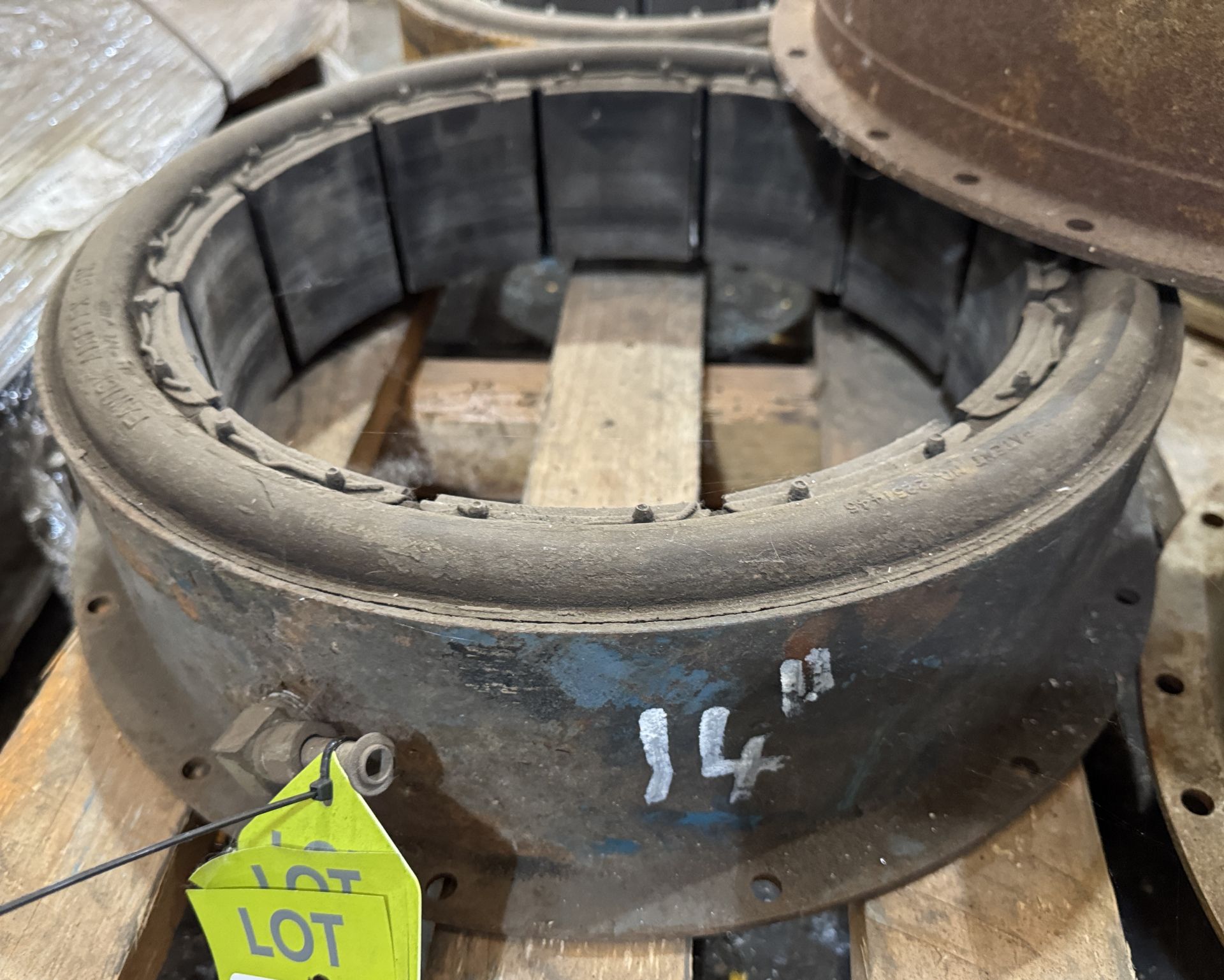 Clutch, 14in (Location: Nottingham)