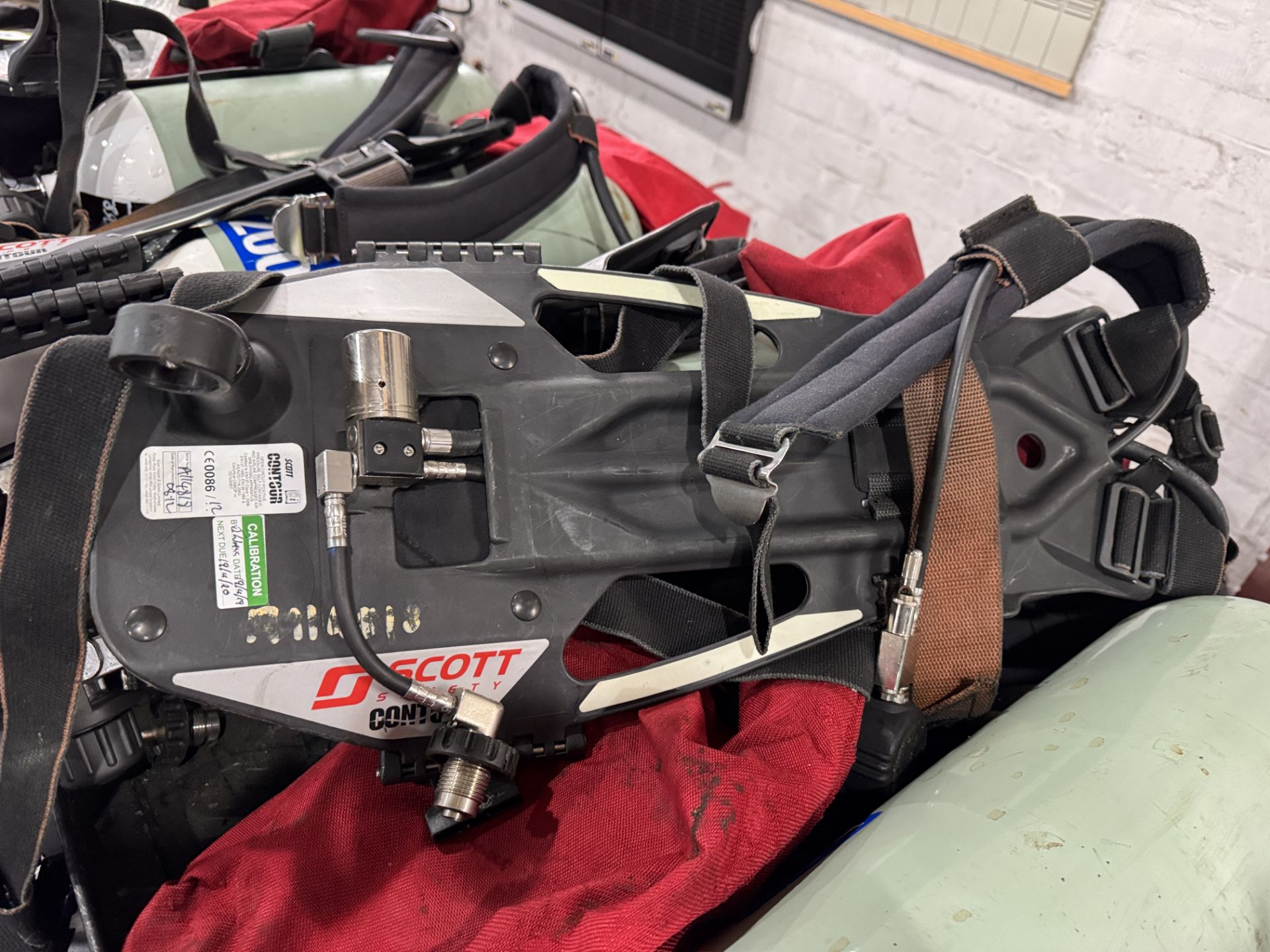Scott Contour Breathing Apparatus Back Pack, Oxygen Cylinder and Face Mask