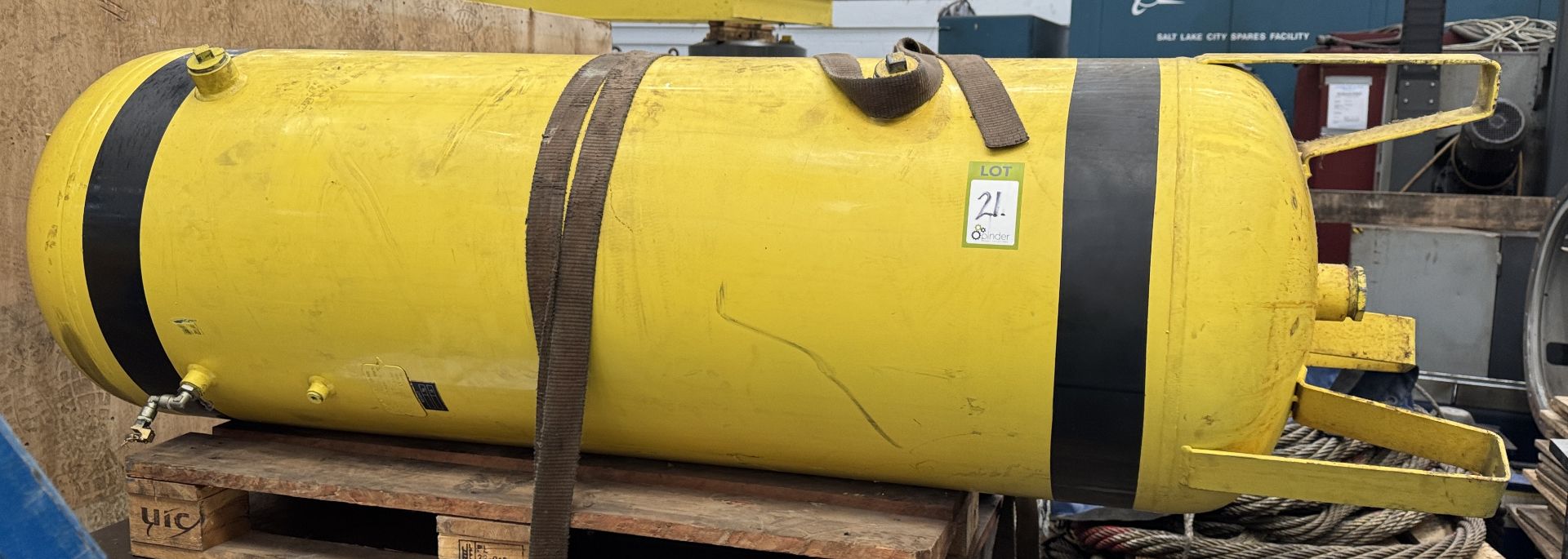 SICC Vertical Air Receiving Tank (lot location: Middleton, Manchester ...