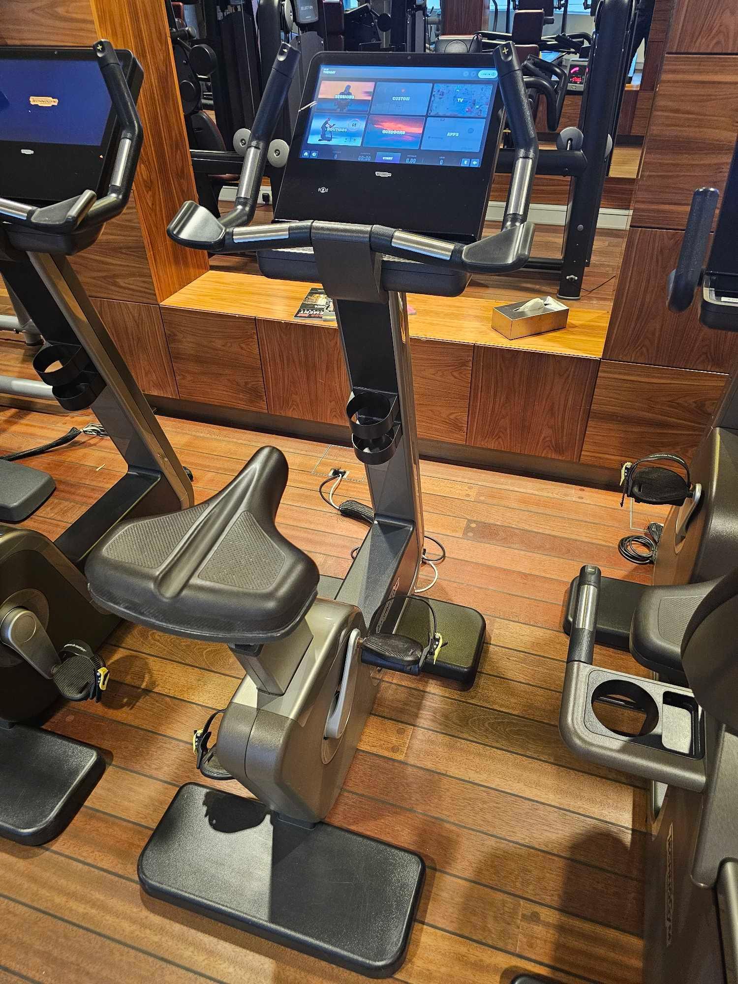 Technogym Artis Recline exercise bike Dimensions (LxWxH) 2090 x 700 x ...