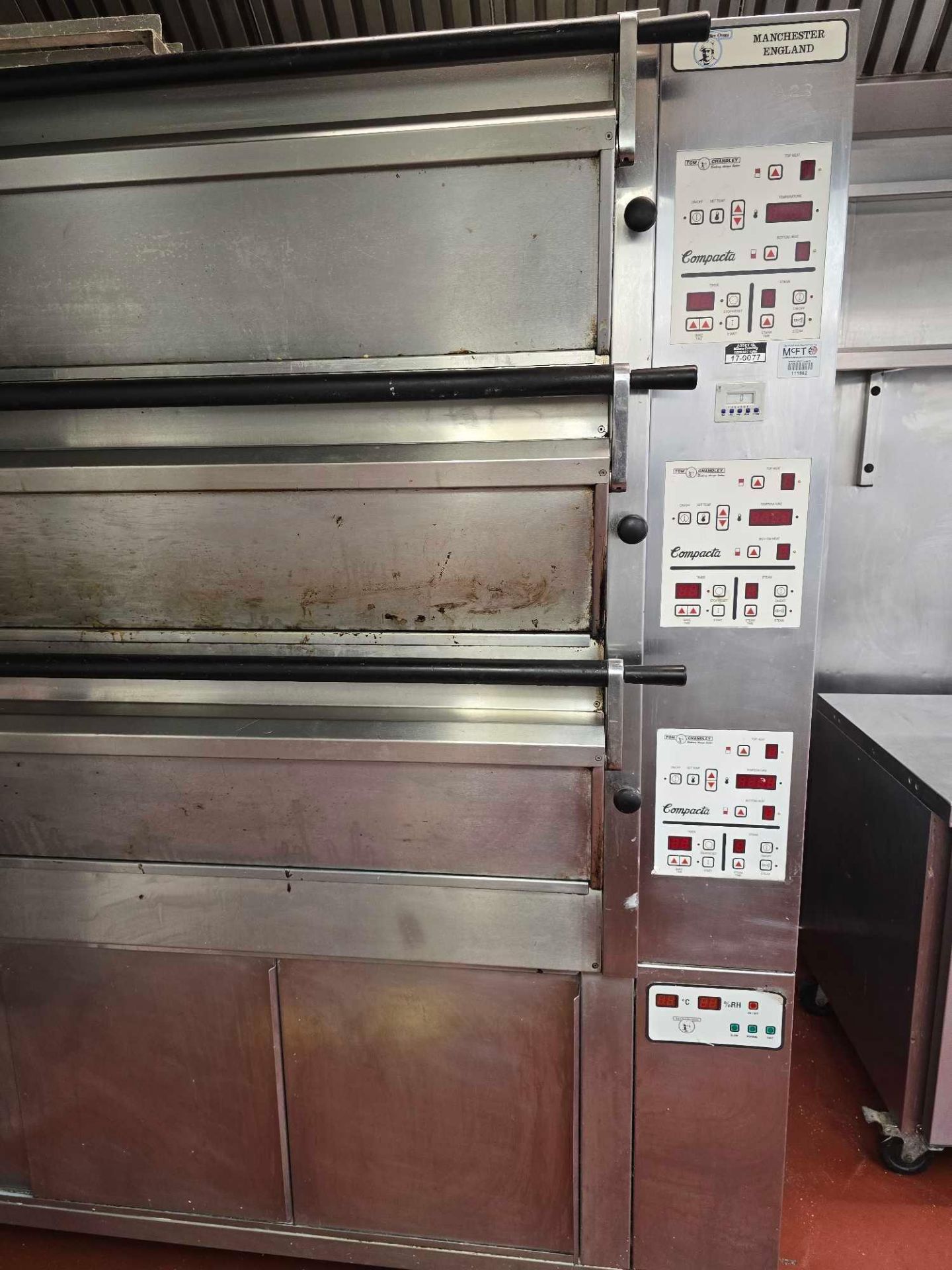 Tom Chandley Compacta 3-Deck Electric Baker’s Oven A commercial-grade ...