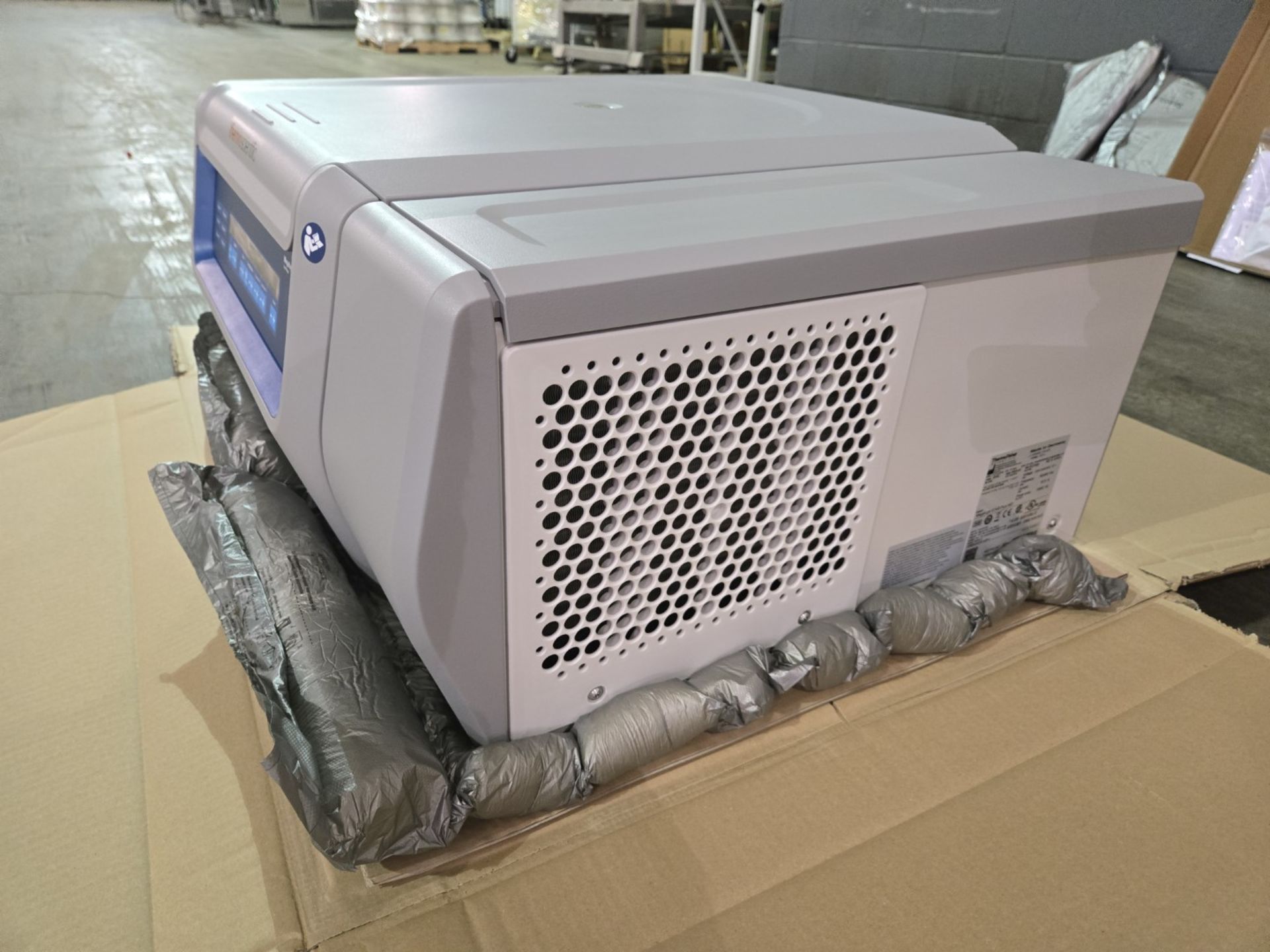 ThermoFisher Scientific Megafuge ST4R Plus-MD refrigerated centrifuge ...