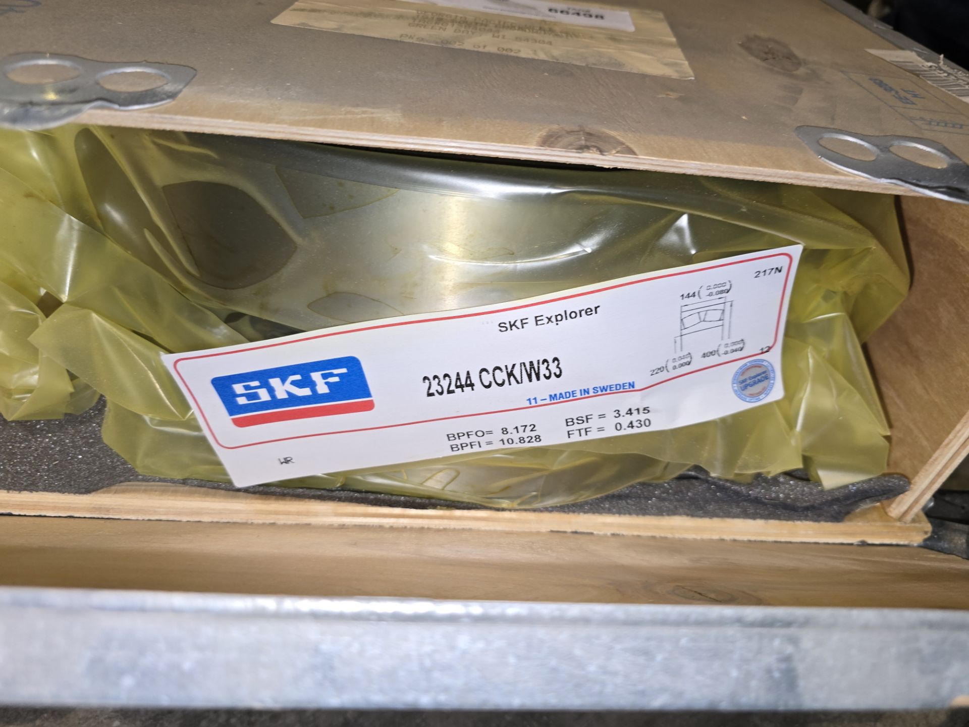 New in Crate SKF Bearing SKF Explorer spherical roller bearing, model ...