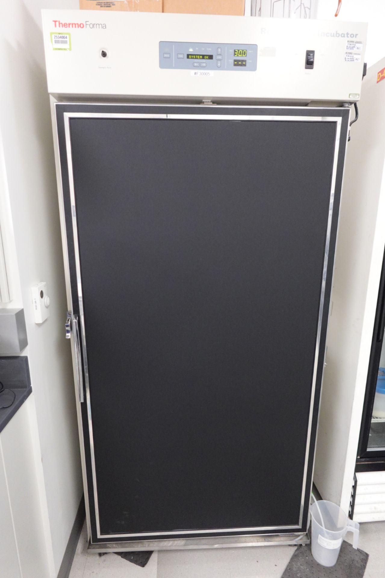 Thermo Forma 3950 Incubator includes Shaker. S/N 300435. [Tag:2534004 ...