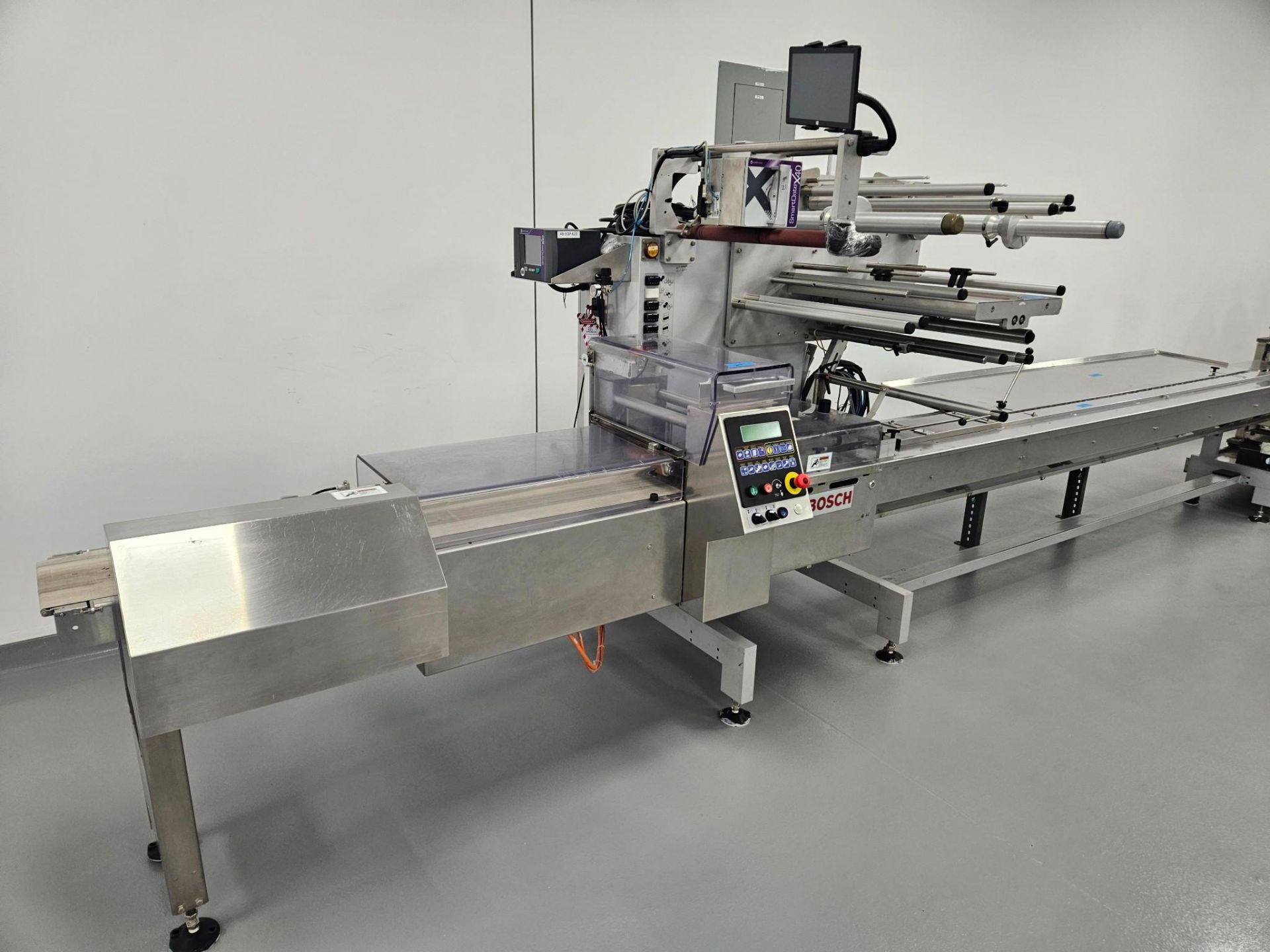 BOSCH PACK 201 POUCHING MACHINE BY INFEED CONVEYOR, EACH FLIGHT CONVEYS ...