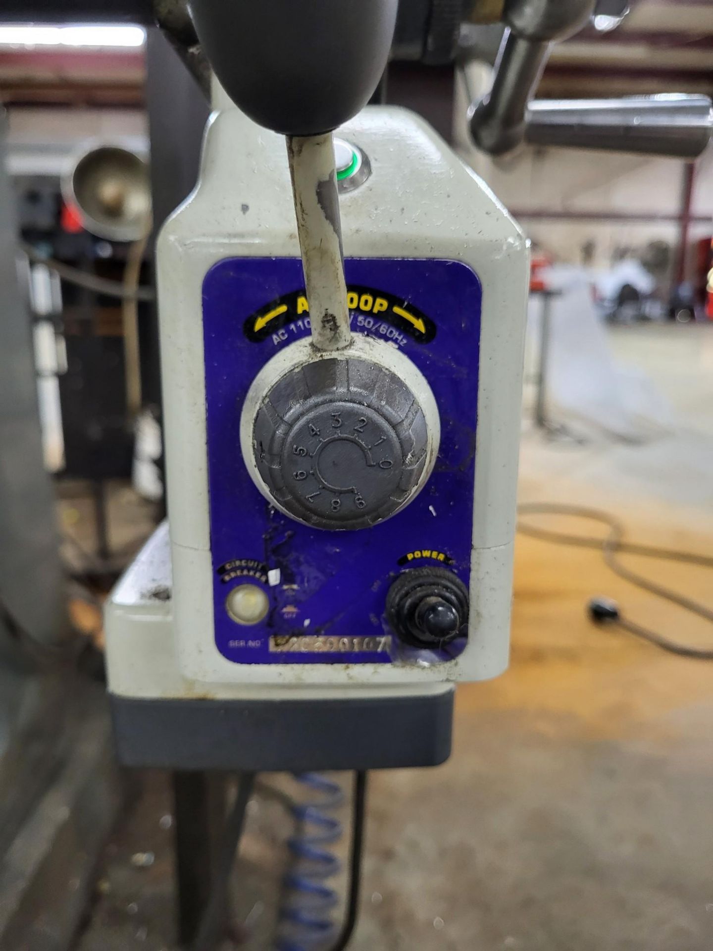 BRIDGEPORT SERIES 1 KNEE MILL WITH KURT POWERLOCK AUTO POWER DRAWBAR ...