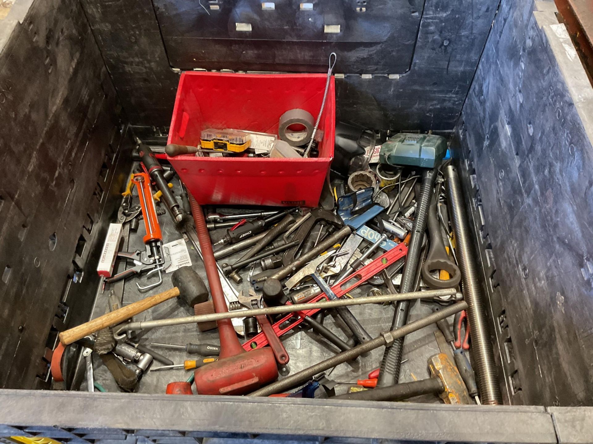 GAYLORD AND CART WITH ASSORTED HAND TOOLS Item Location - Fort Worth, TX