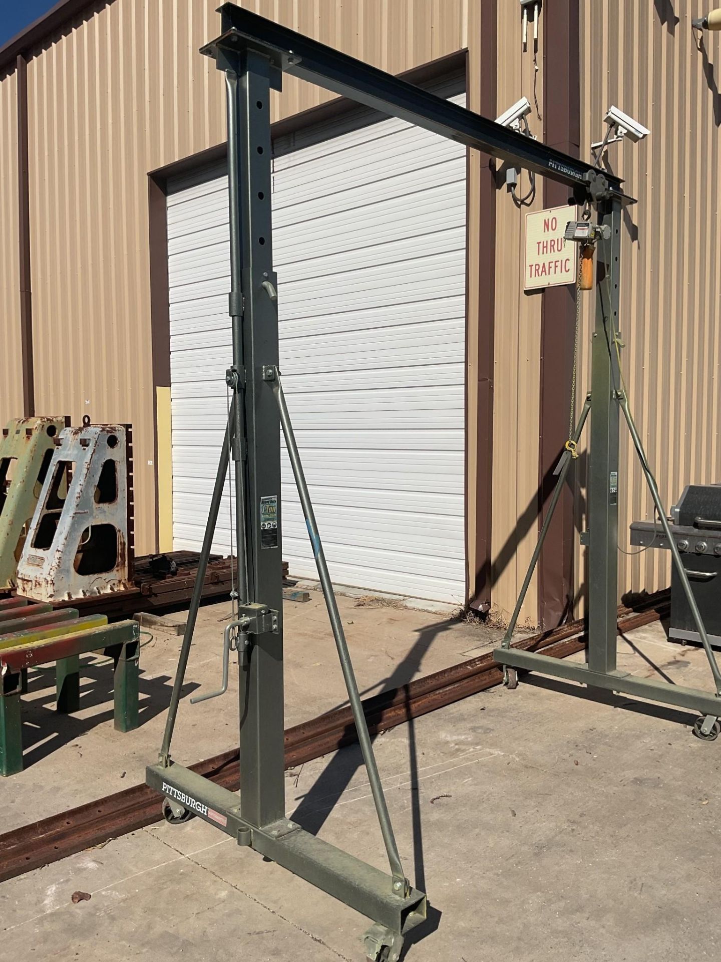 PITTSBURGH HEAVY DUTY 1 TON GANTRY CRANE WEIGHT CAPACITY: 2000 LB ...