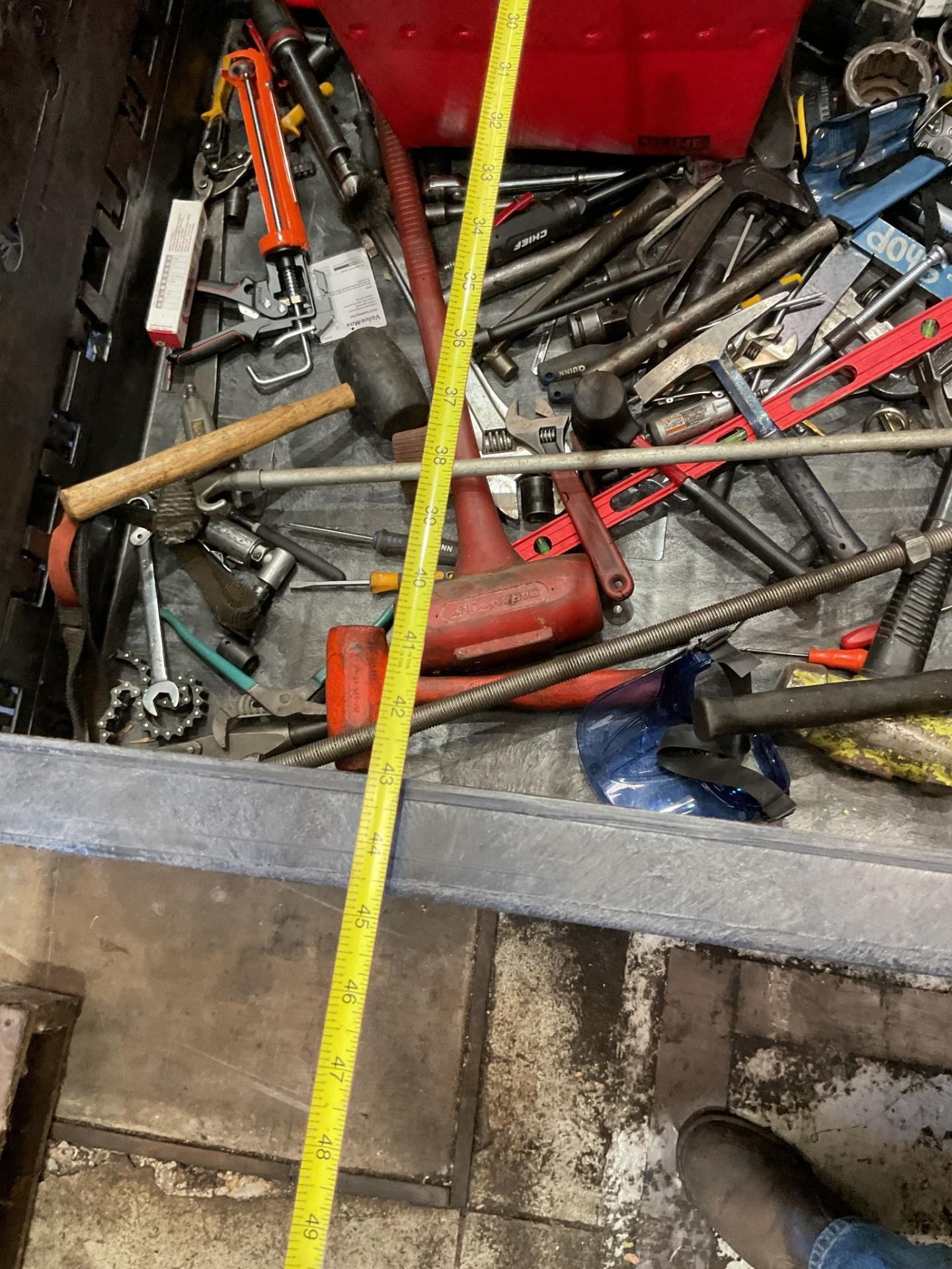 GAYLORD AND CART WITH ASSORTED HAND TOOLS Item Location - Fort Worth, TX