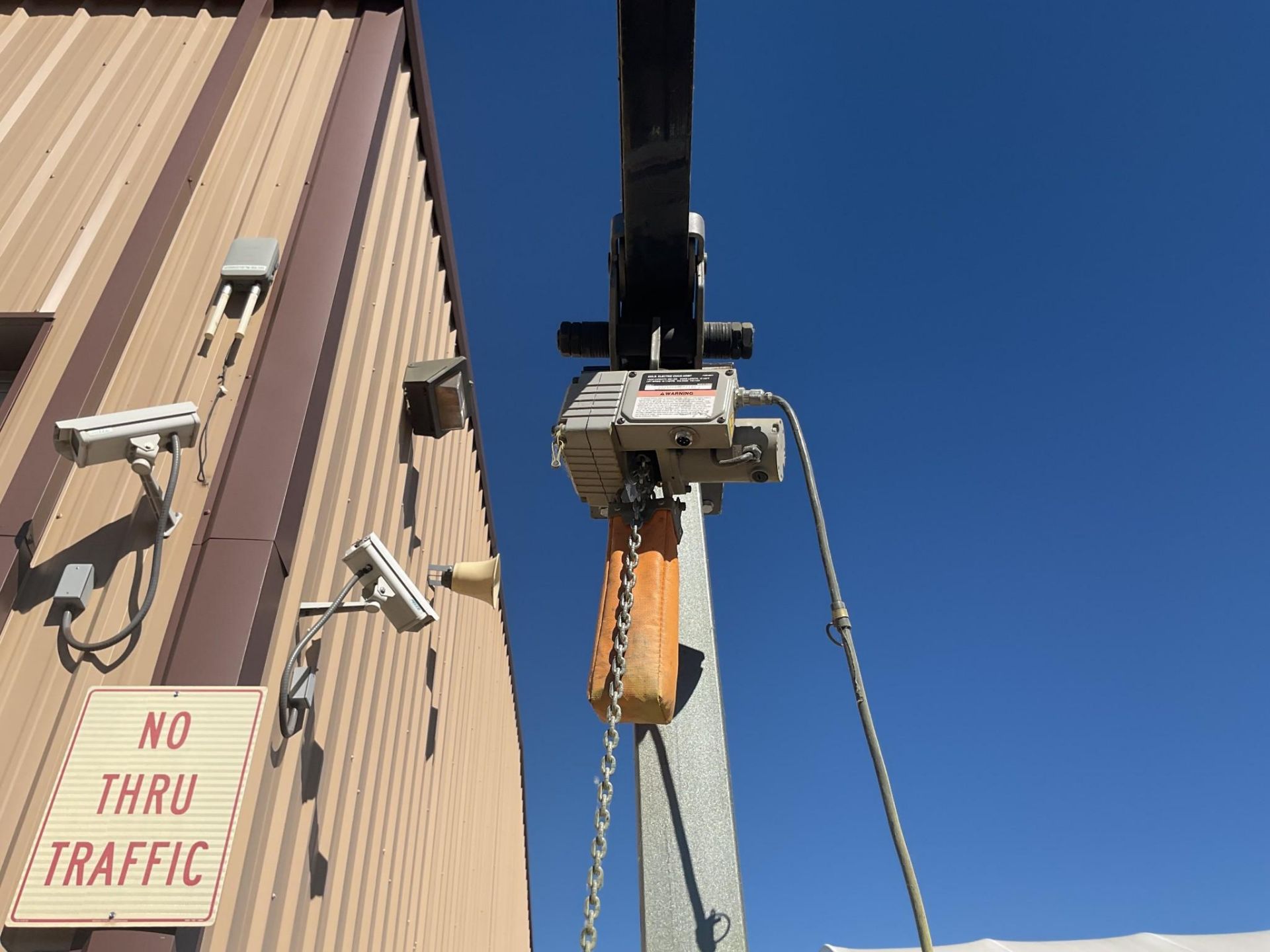 PITTSBURGH HEAVY DUTY 1 TON GANTRY CRANE WEIGHT CAPACITY: 2000 LB ...