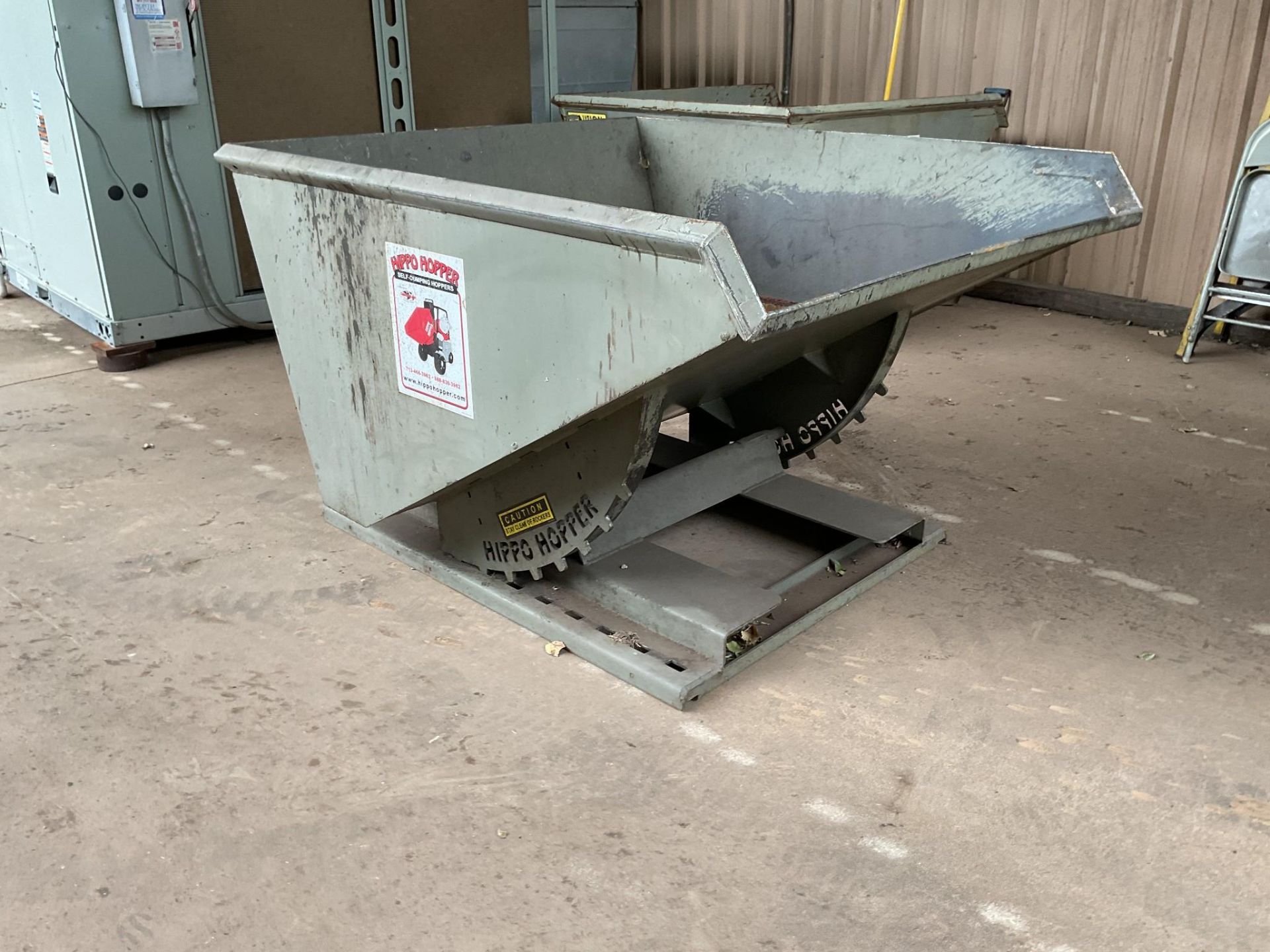 HIPPO HOPPER HH24 1.5 CUBIC YARD SELF-DUMPING HOPPER Item Location ...