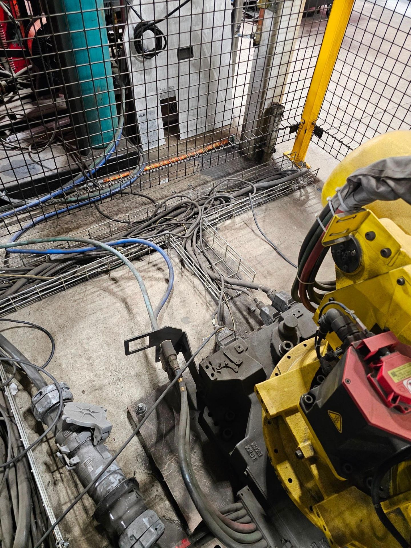 2015 FANUC R-2000IB/210F ROBOT - MILCO SPOT WELD GUN, INTEGRATED ...