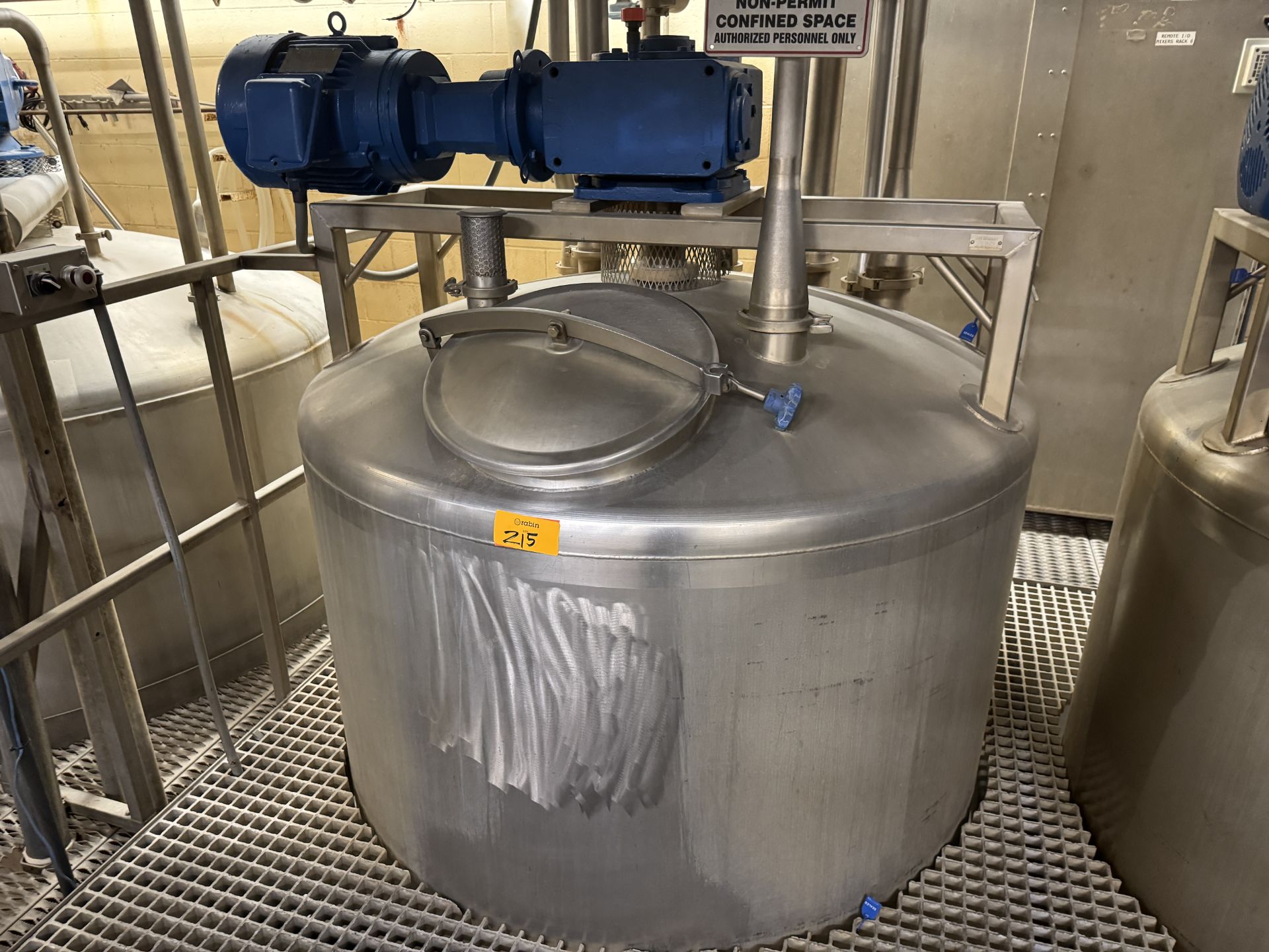 High Viscosity Mixing Tank, 1400 gallon, dome top, dish bottom, approx ...