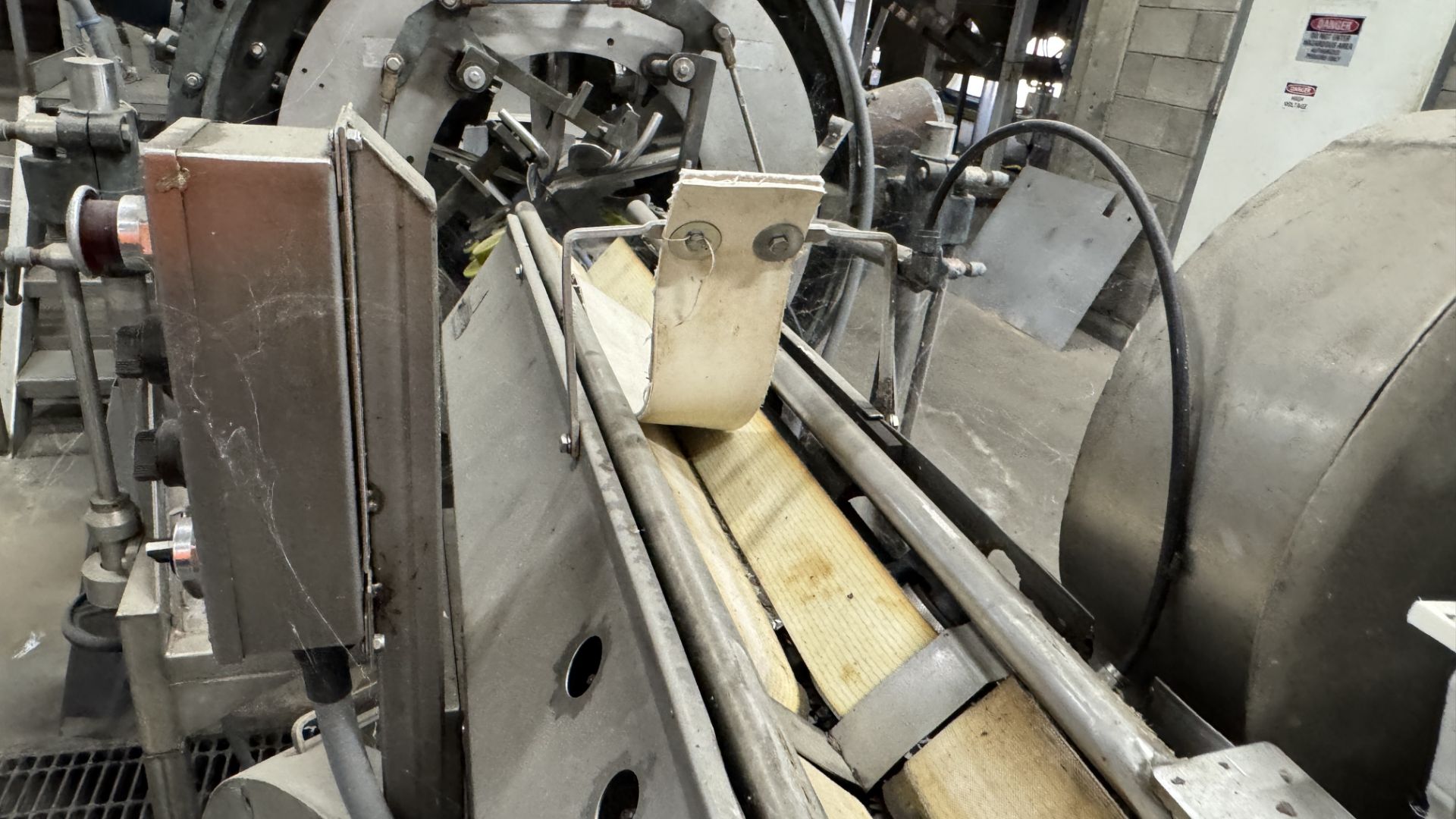 Quartering / Halving System, Including, (1) halving machine on 2 lanes ...