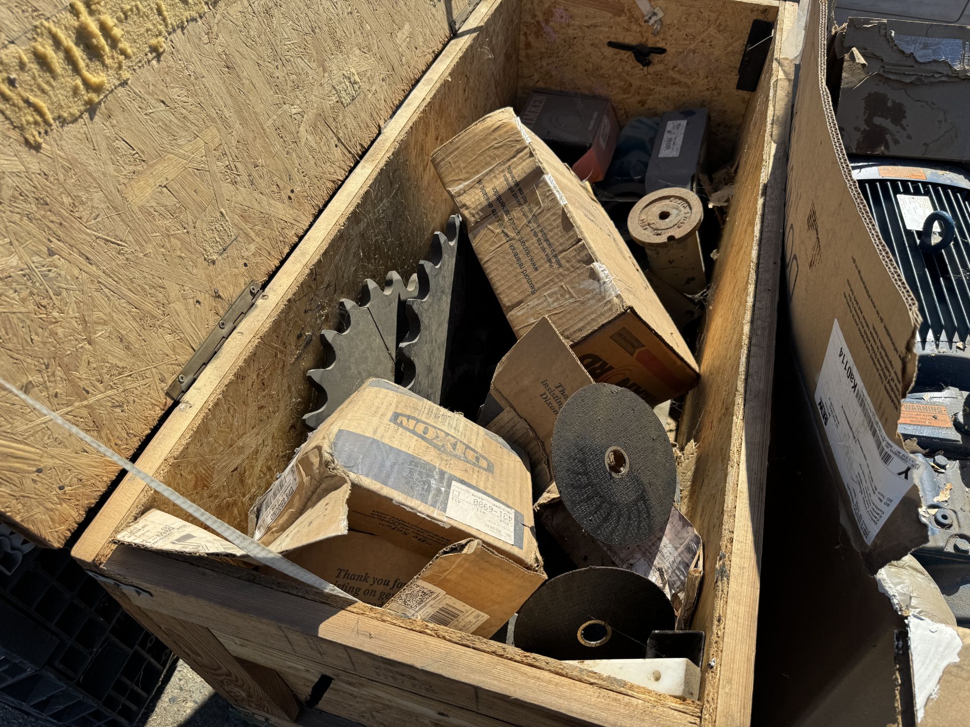 [Lot] of Assorted bearings, couplings and fasteners in (2) crates