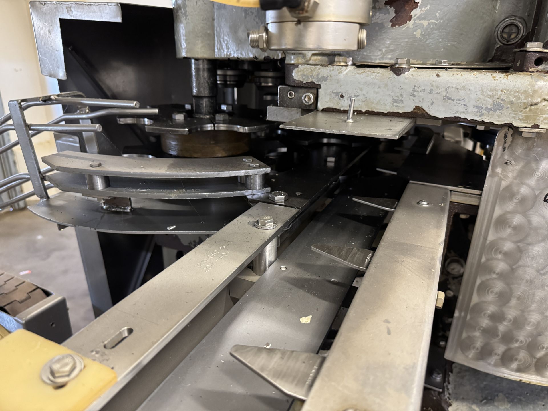 Angelus Sanitary Can Seamer, model 61H, s/n 11895689-0H-01, 6- head ...