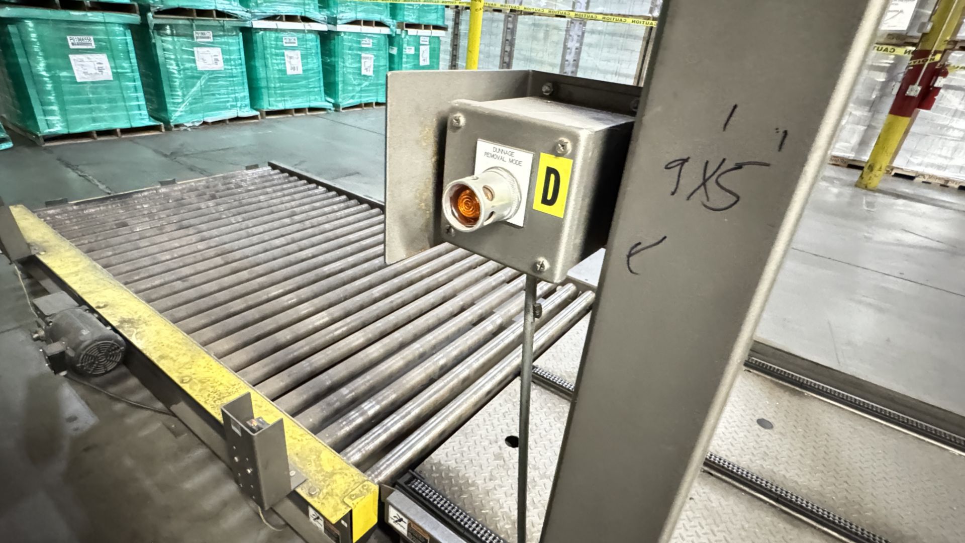 Busse Bulk Bottle Depalletizer, model W5002, s/n 40125524108, High ...