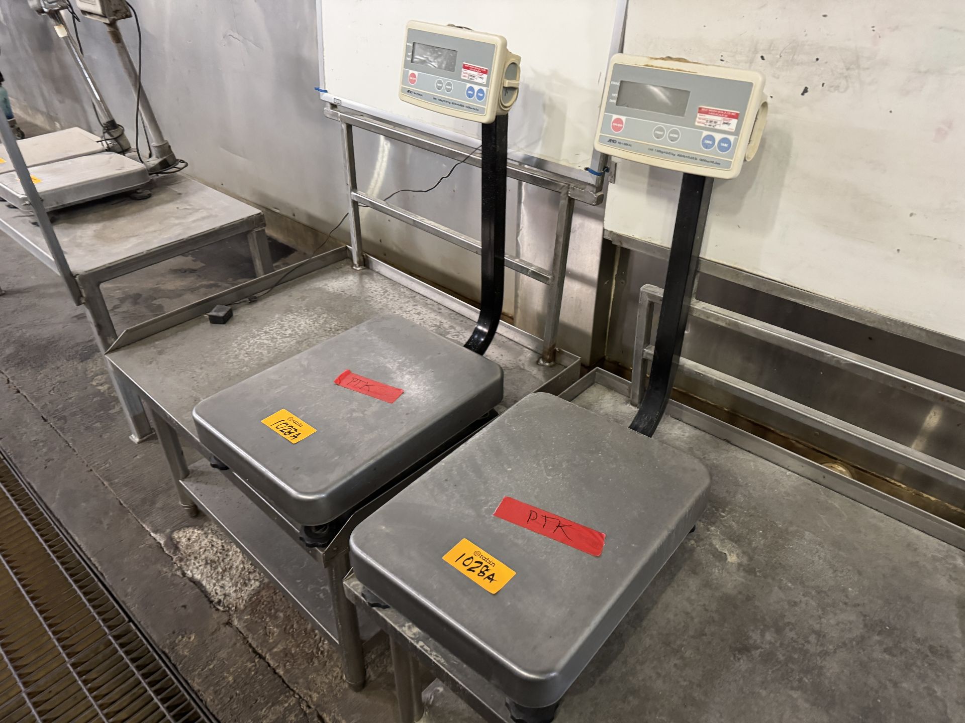 AND Platform Scales, model FG-15KAL, cap of 300 lbs x 0.02 lbl [QA Lab ...