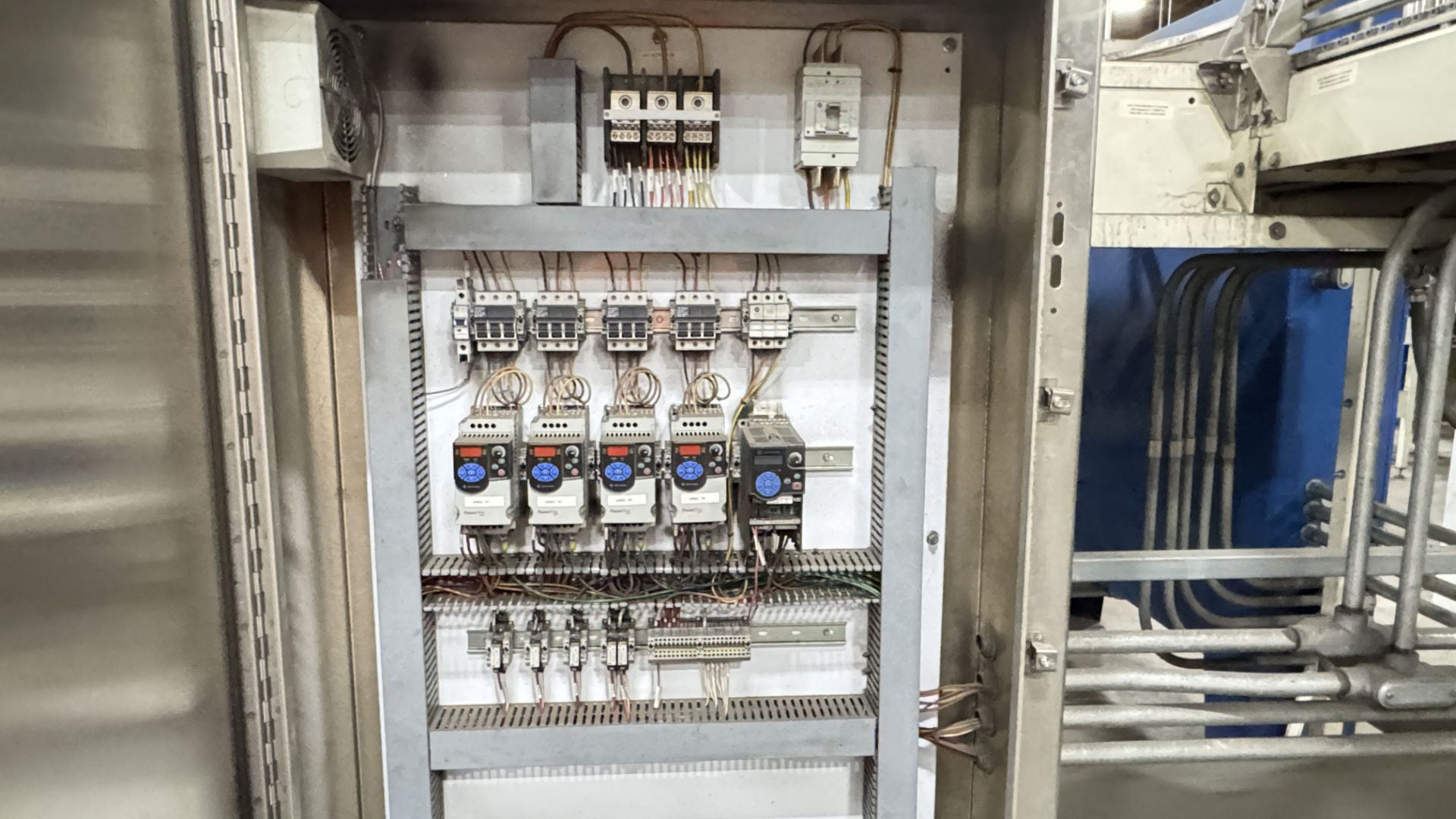 Ambec Conveyor Control Panels [Lot] of (2) with (5) AB Powerflex 4M ...