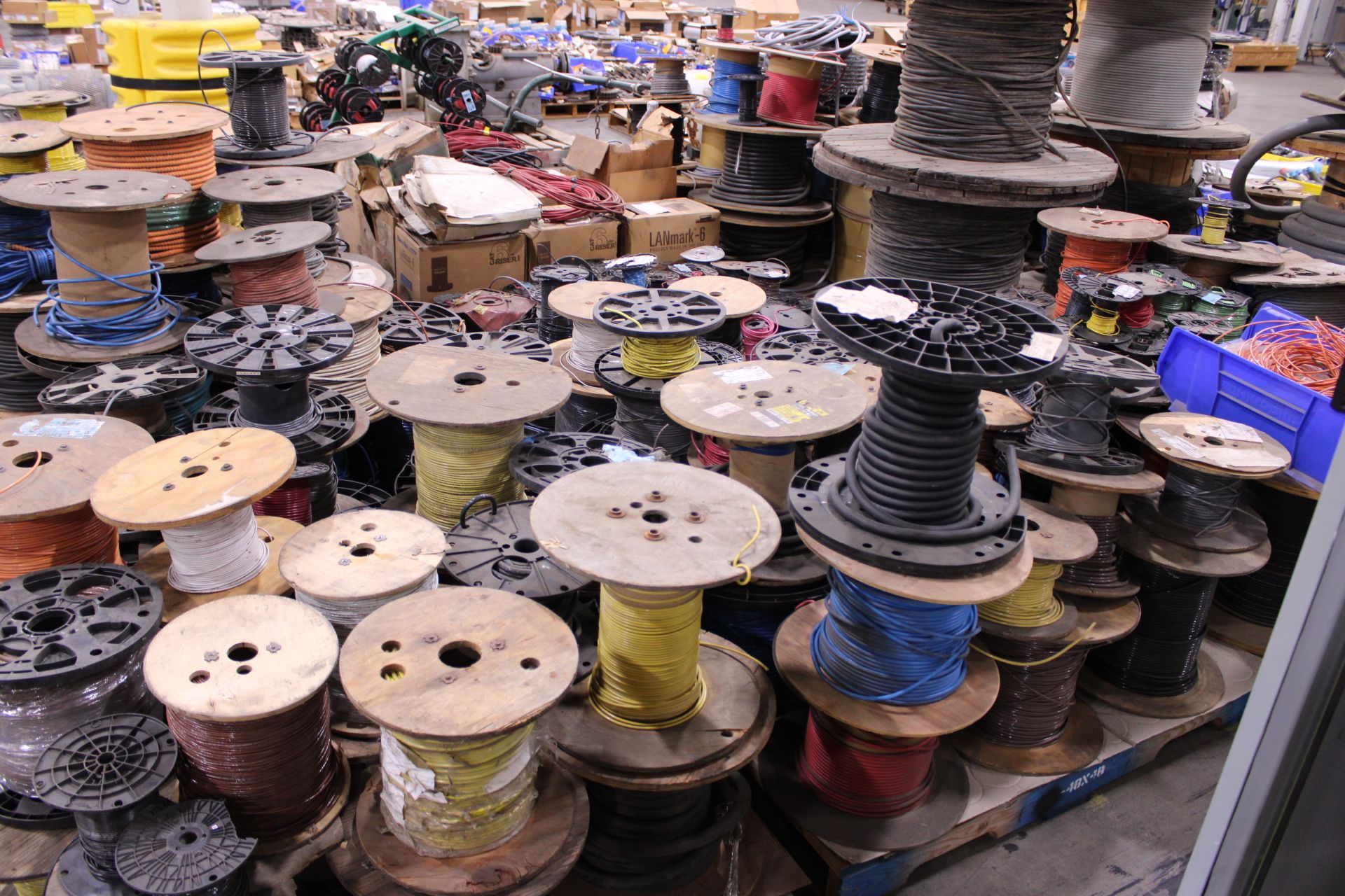 [Lot] of Various size spools of wire on (12) pallets [Warehouse]