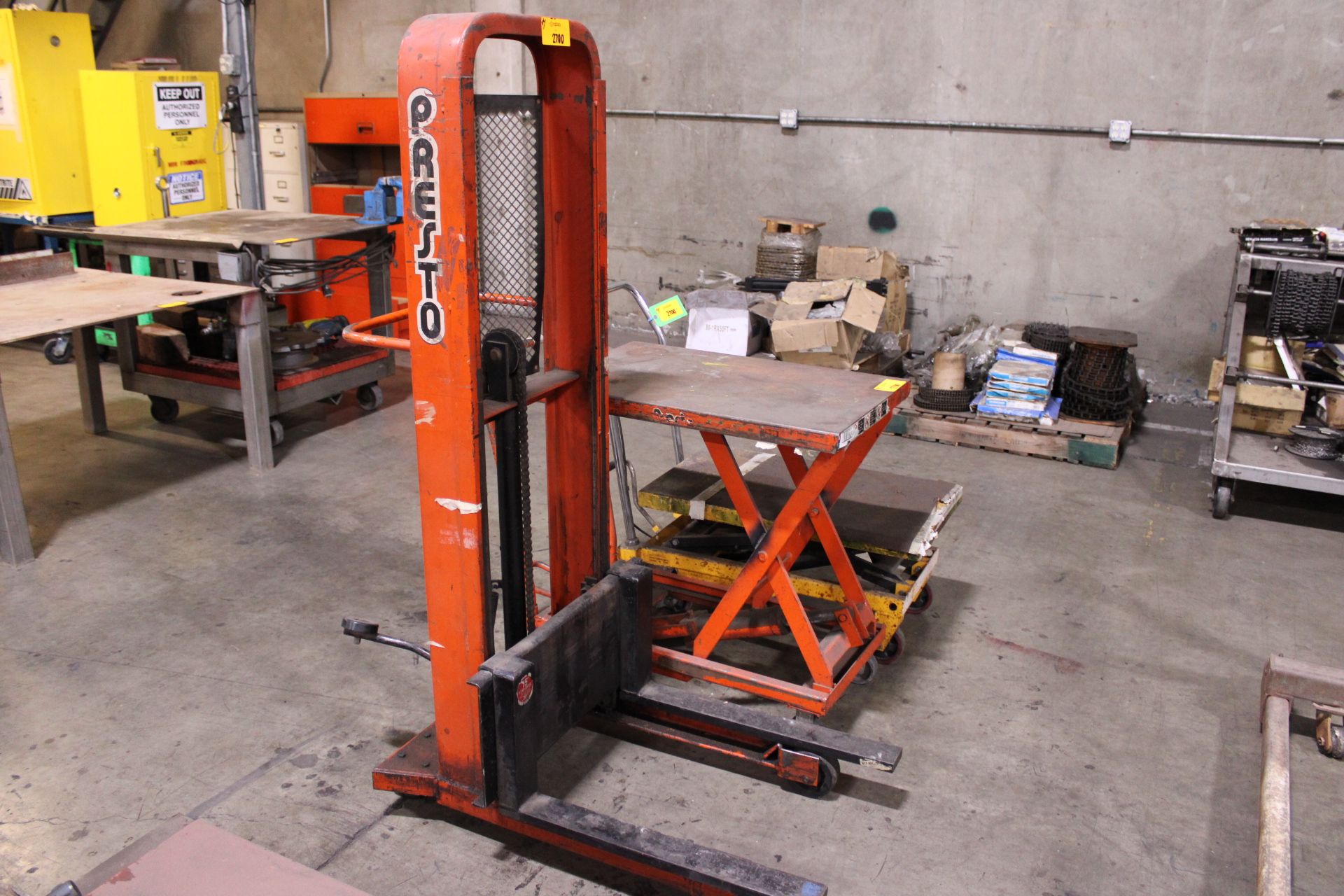 [Lot] Presto Lifts, model M252, XP24-6, s/n 31480-02, 0962-32, (1 ...