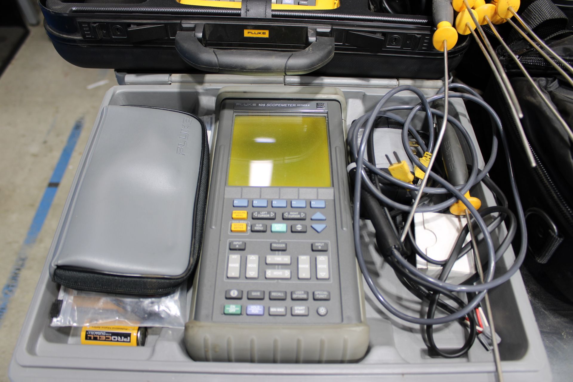 [Lot] Fluke testing equipment consisting of insulation tester, model ...