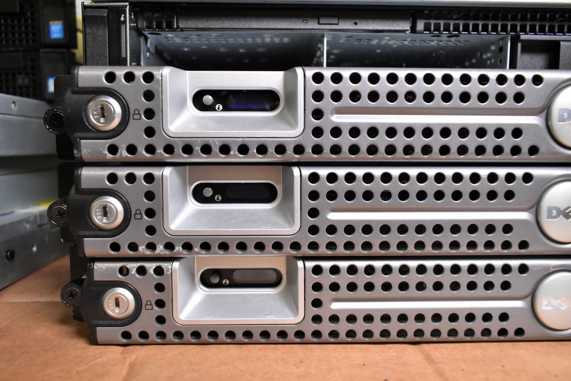 3x Dell PowerEdge R300 server units - no HD - W 480 x D 720 x H 40mm 2x ...