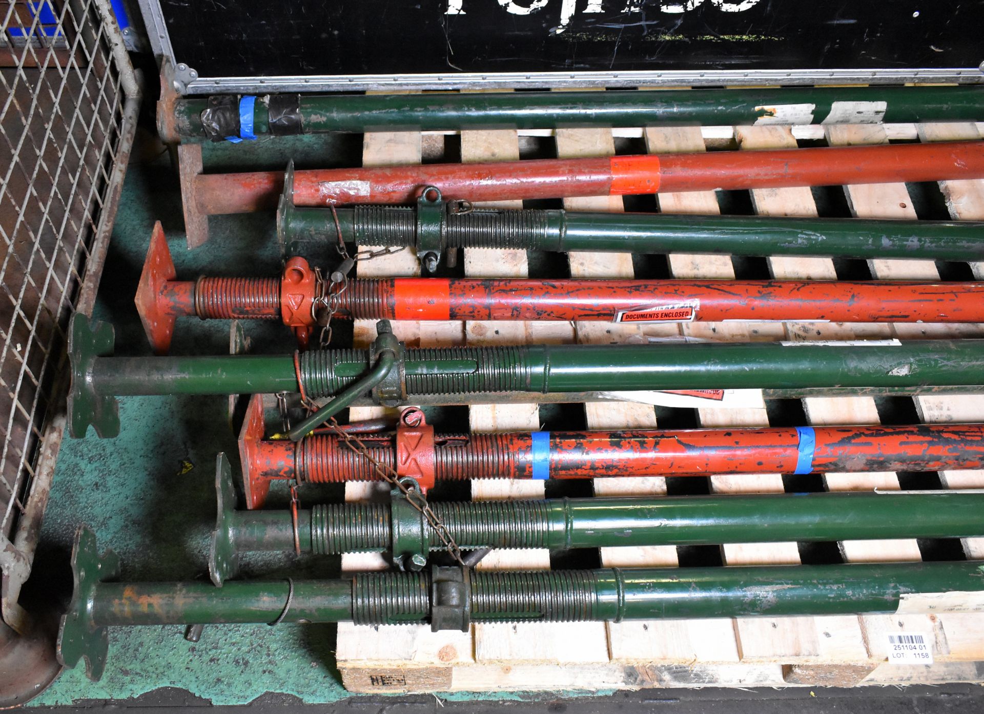 9x Adjustable acrow props