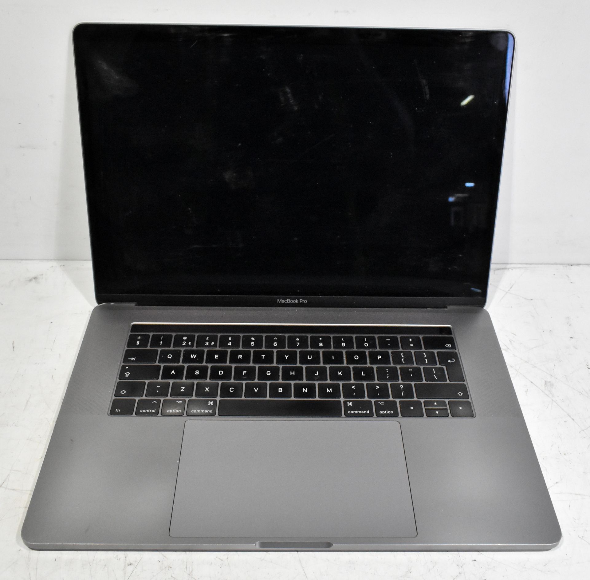 Apple MacBook Pro A1707 EMC 3162 15 inch laptop