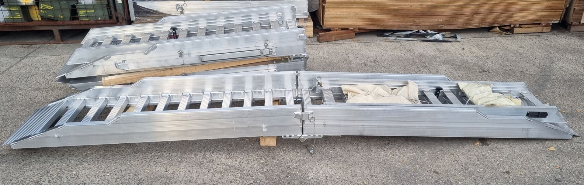 Pair of vehicle loading ramps - SWL per pair: 4500kg - dimensions per ...