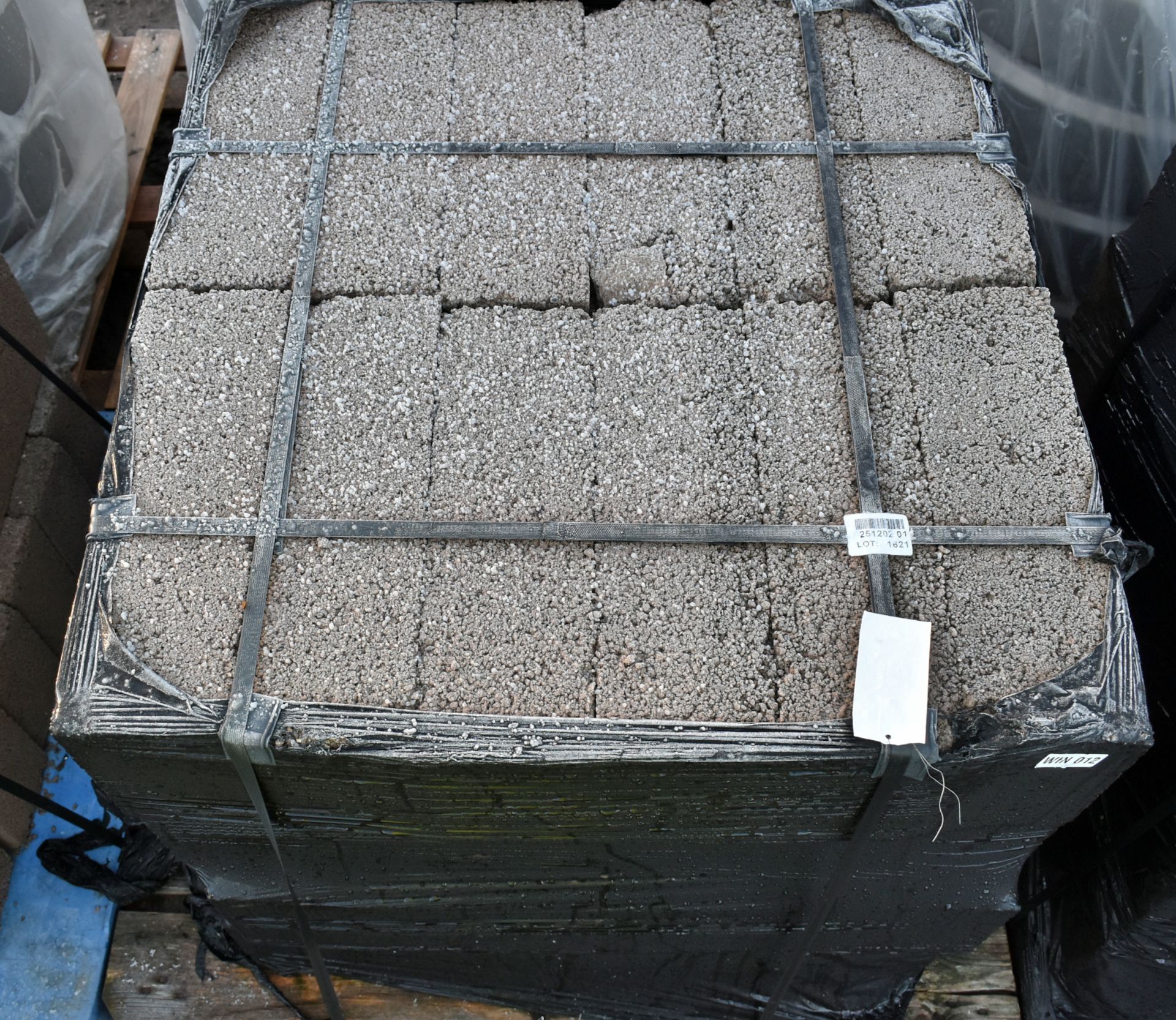 6" concrete blocks - W 140 x D 440 x H 210mm - 48 per pallet