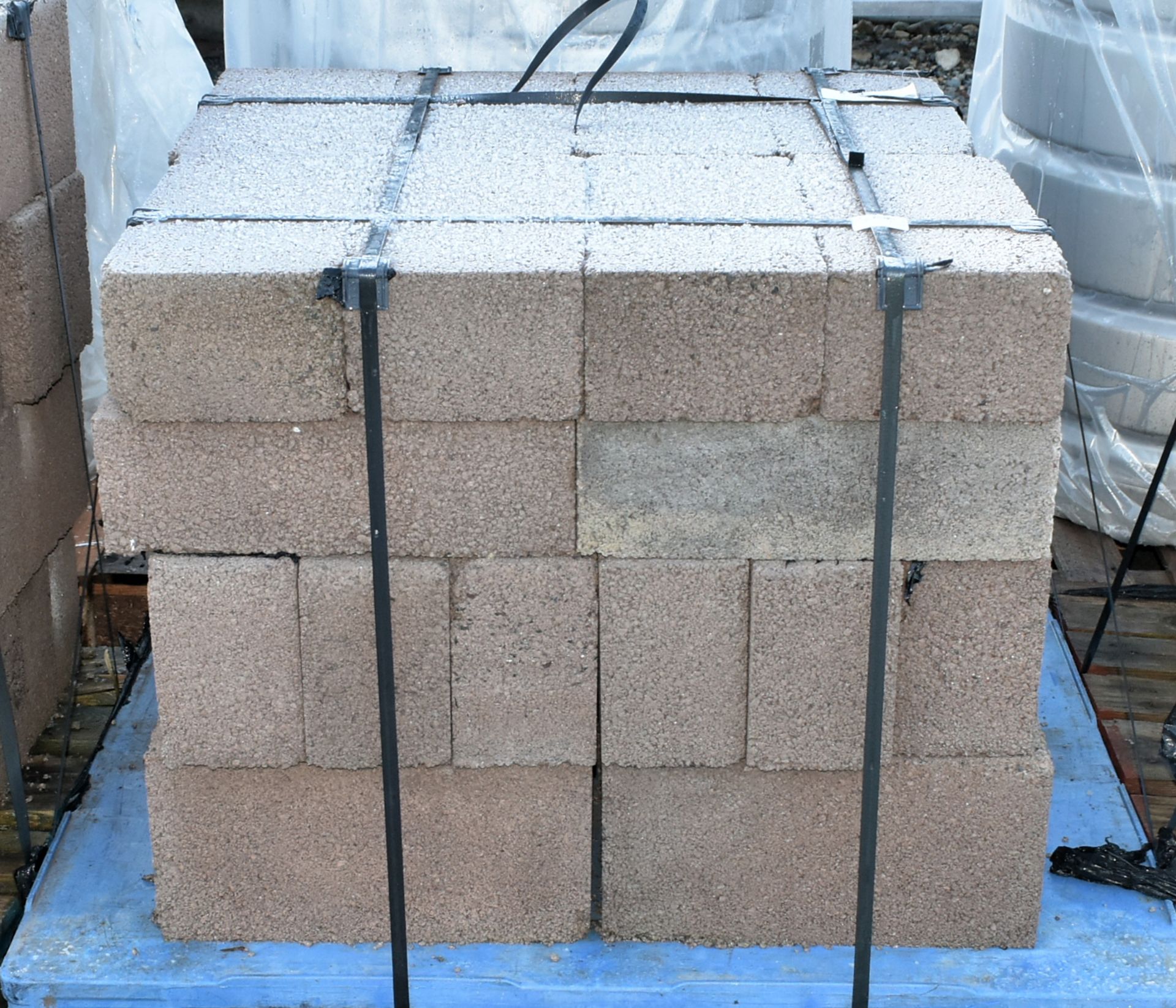 6" concrete blocks - W 140 x D 440 x H 210mm - 48 per pallet
