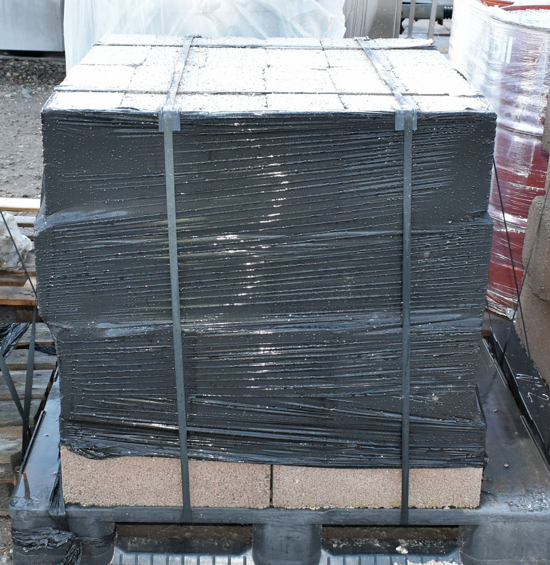 6" concrete blocks - W 140 x D 440 x H 210mm - 48 per pallet