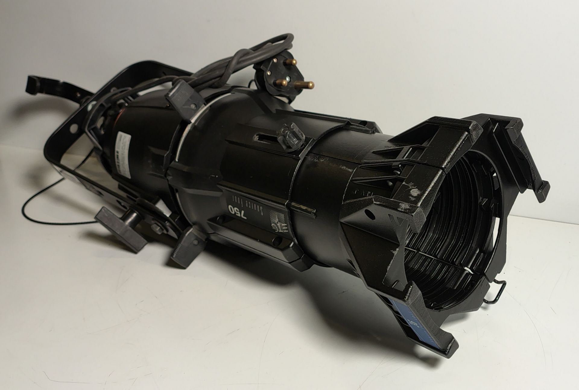 5x ETC 750 Source 4 par lanterns with 36 degree ELDT lens - W 240 x D ...