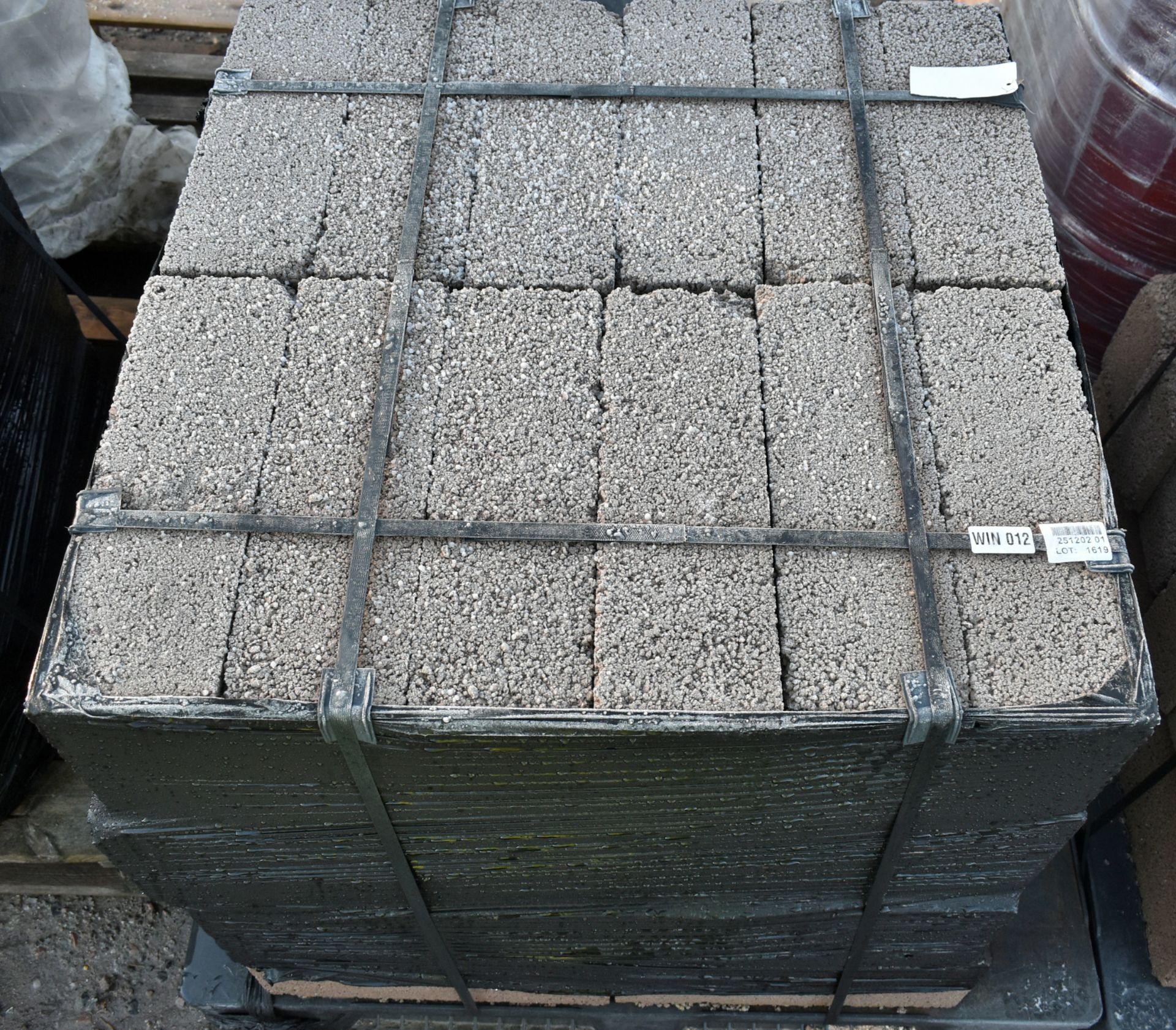 6" concrete blocks - W 140 x D 440 x H 210mm - 48 per pallet