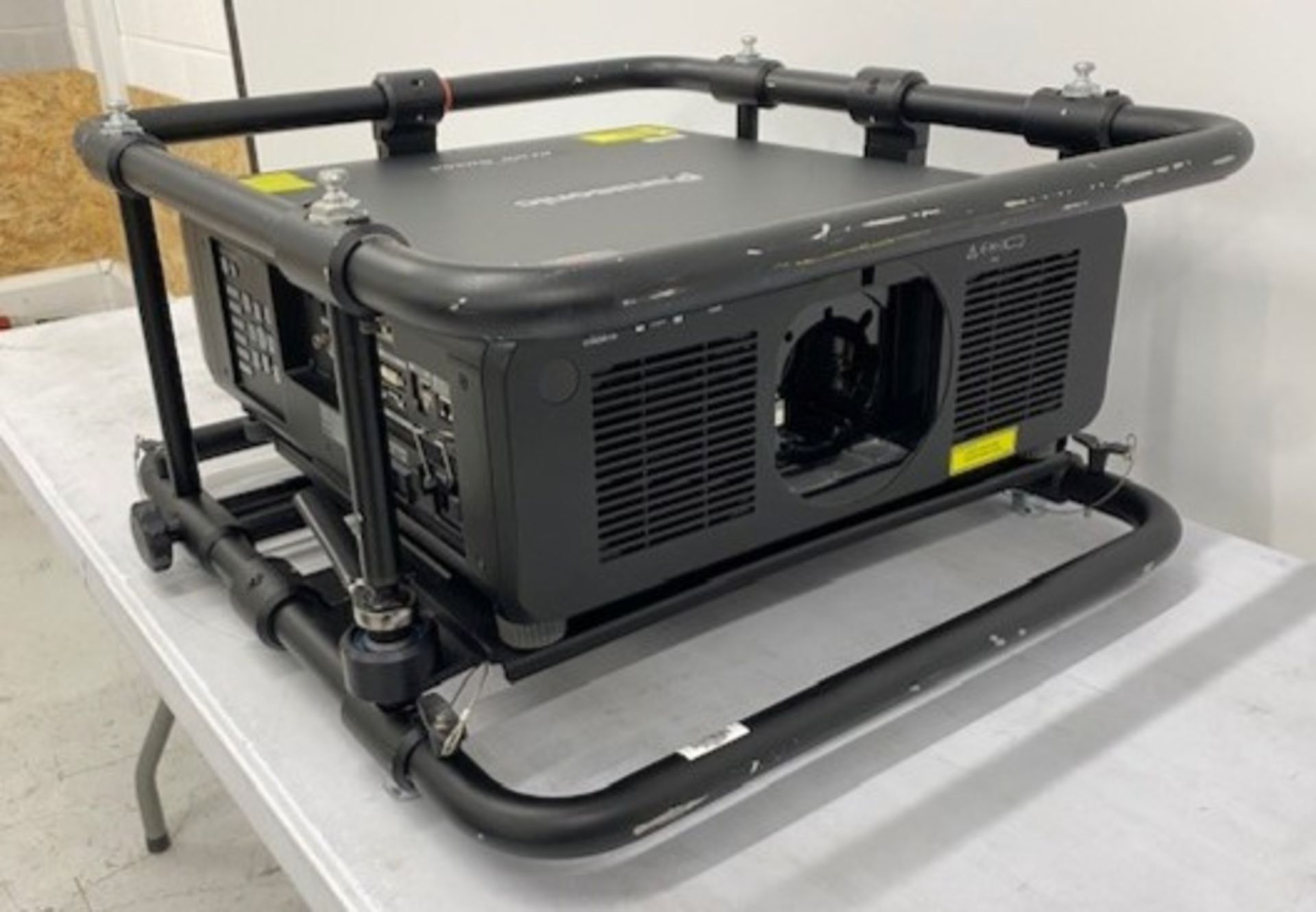 RZ-120, Laser 12K Panasonic 1Chip-Projector runtime 878 lamp hours 846 ...