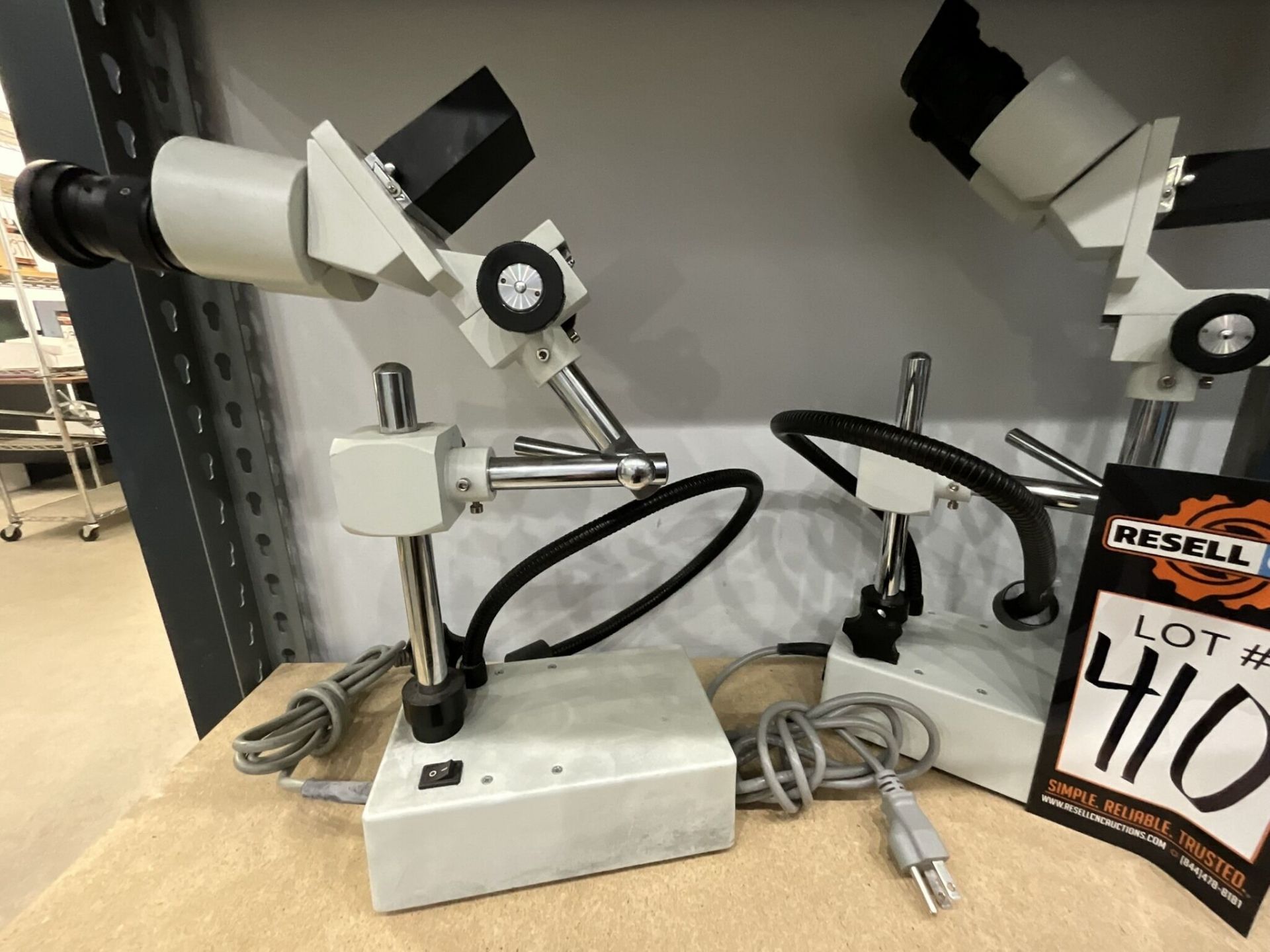 (2) AM Scopes with Light Sources