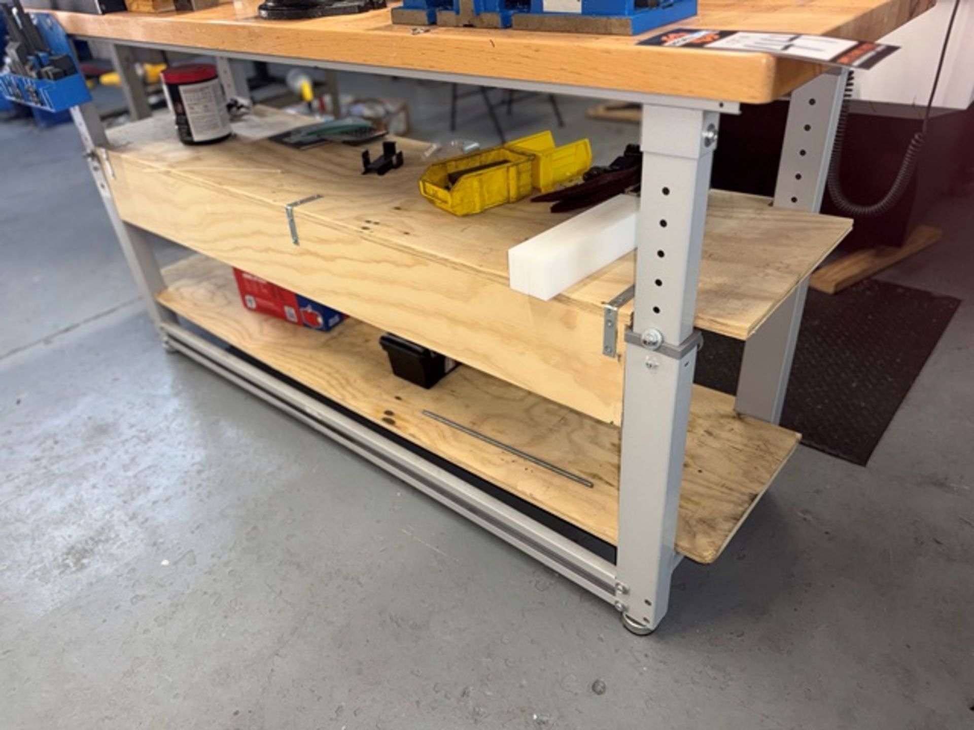 Ultra HD Oak Top Workbench with Tool Set Block
