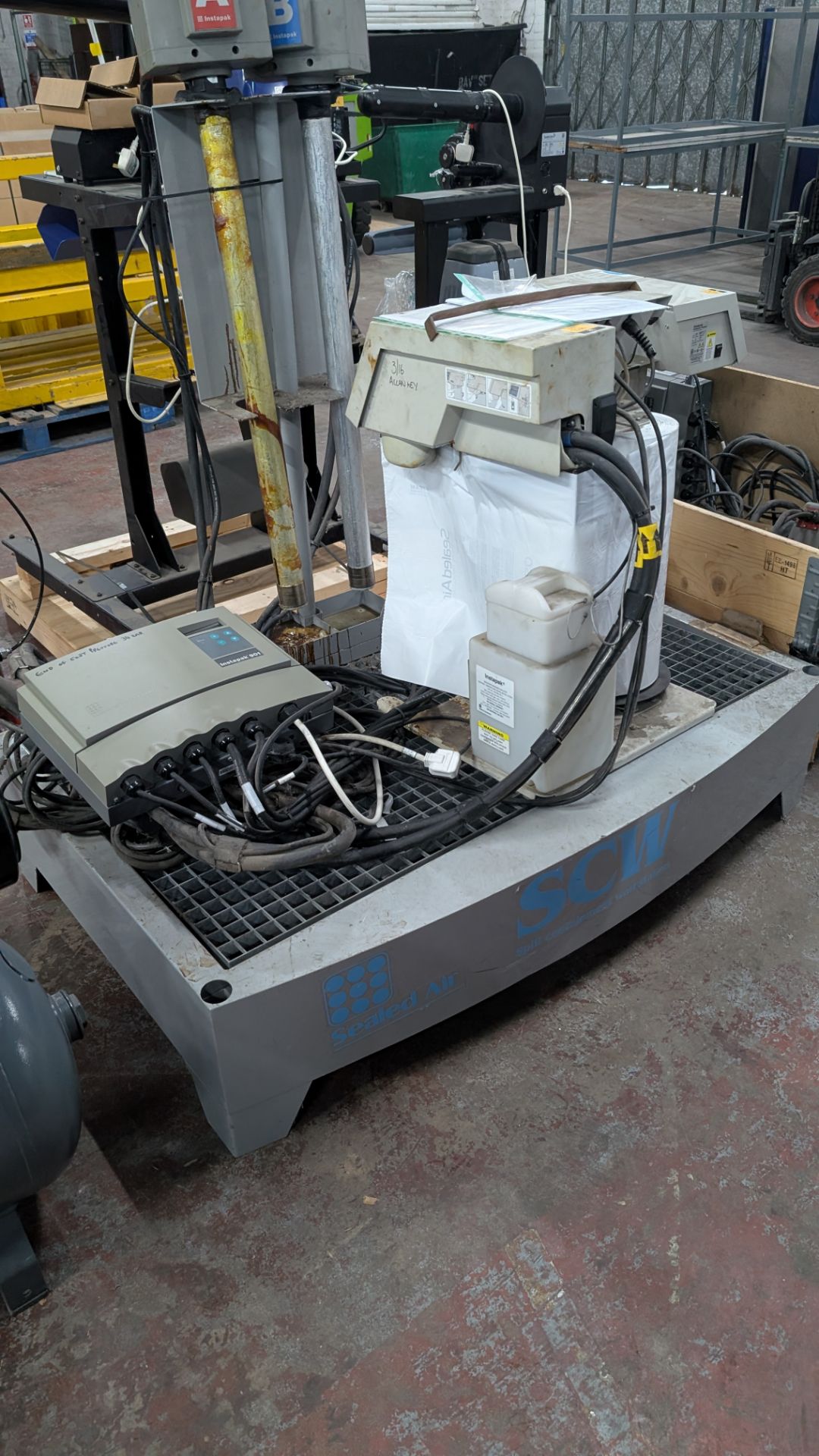 1 off Instapak Foam Packaging System, including Instapak 901 controller ...