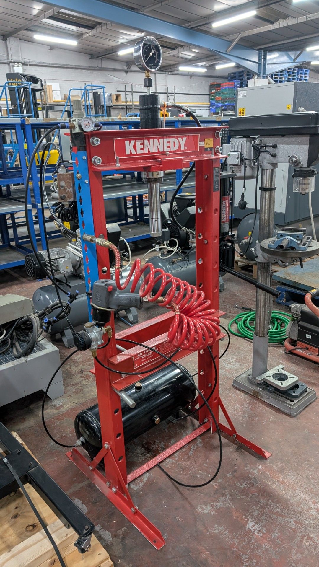 1 off Kennedy 20-Tonne Air Hydraulic Bench Press Model: HBP020 ...
