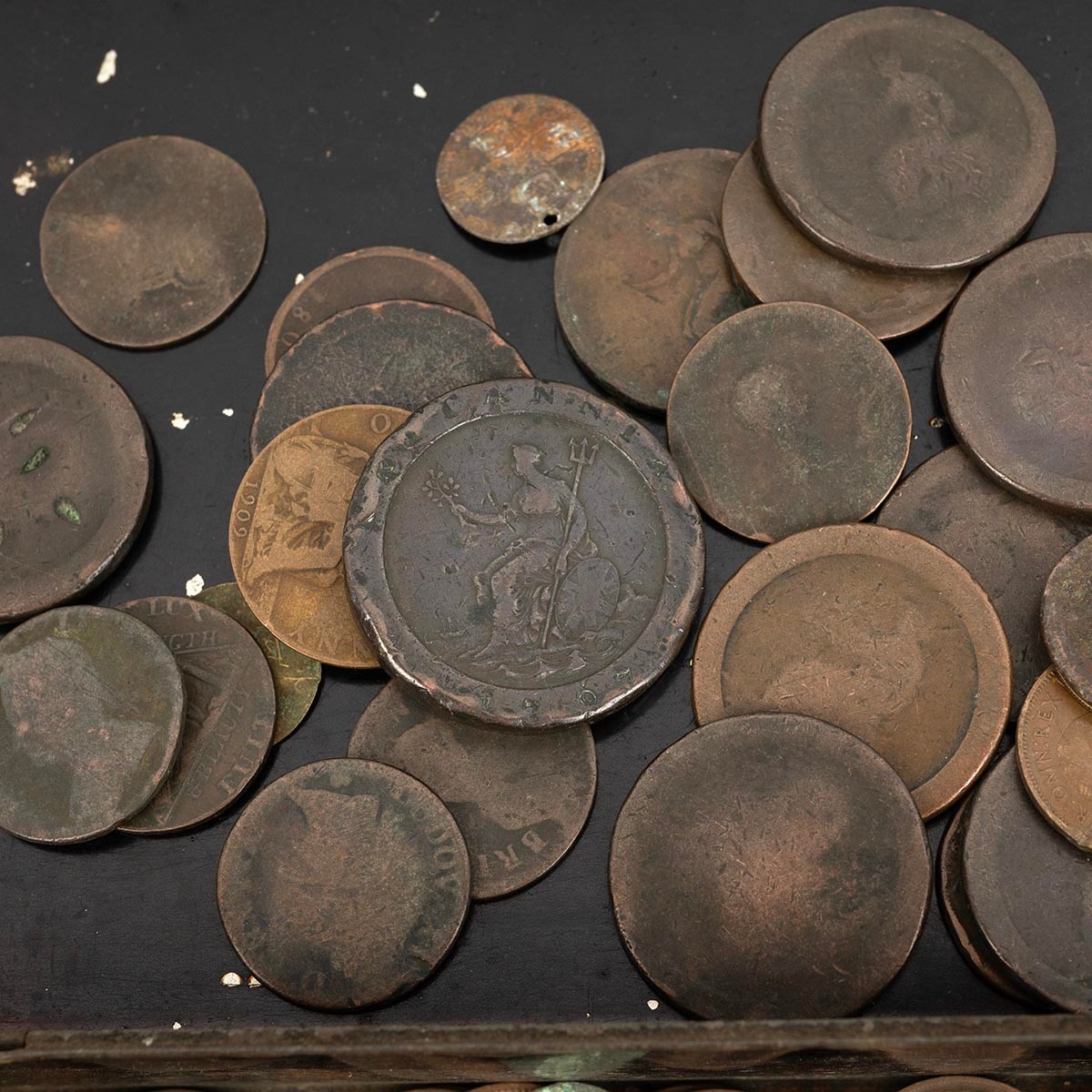 Coin Collection - tin of British copper and bronze currency and tokens ...