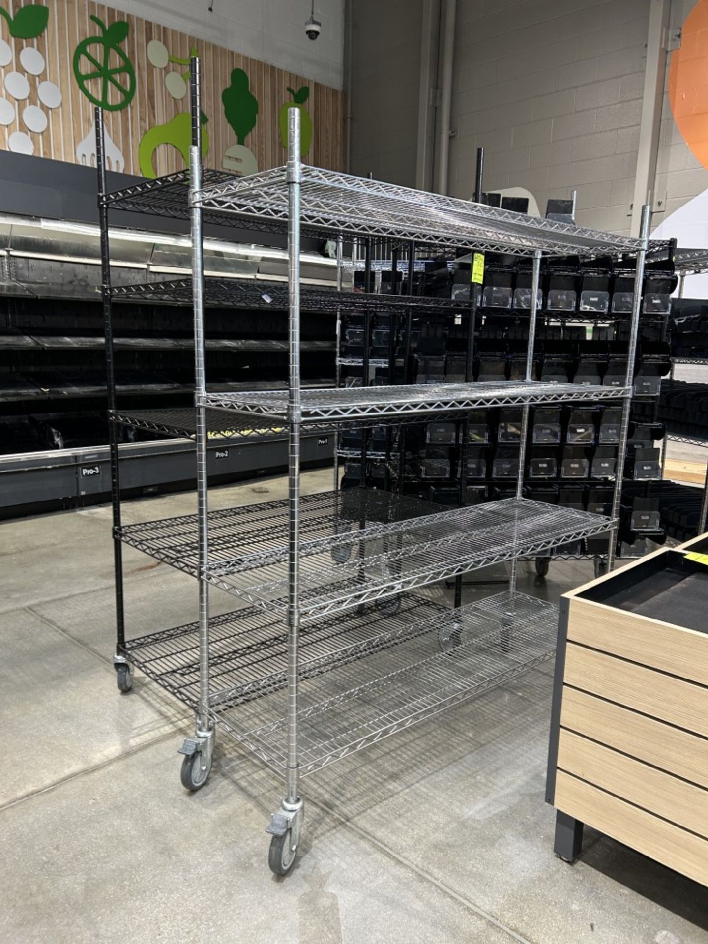 4FT AND 5FT METRO RACKS ON CASTERS