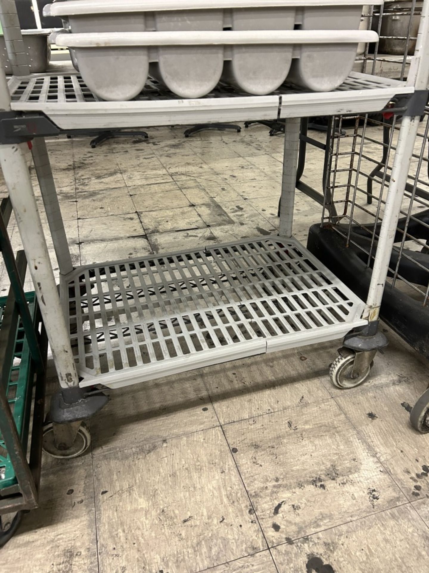 METRO 30IN X 21IN X 67IN PLASTIC RACK ON CASTERS