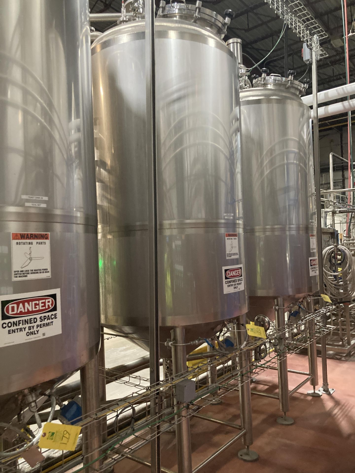 10 HL yeast tank with agitator Rigging Fee $825