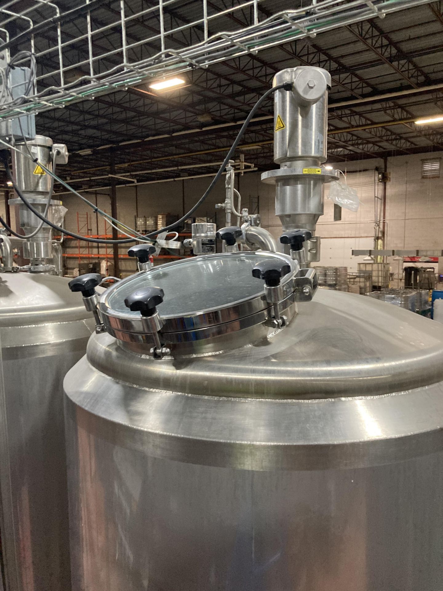 10 HL yeast tank with agitator Rigging Fee $825